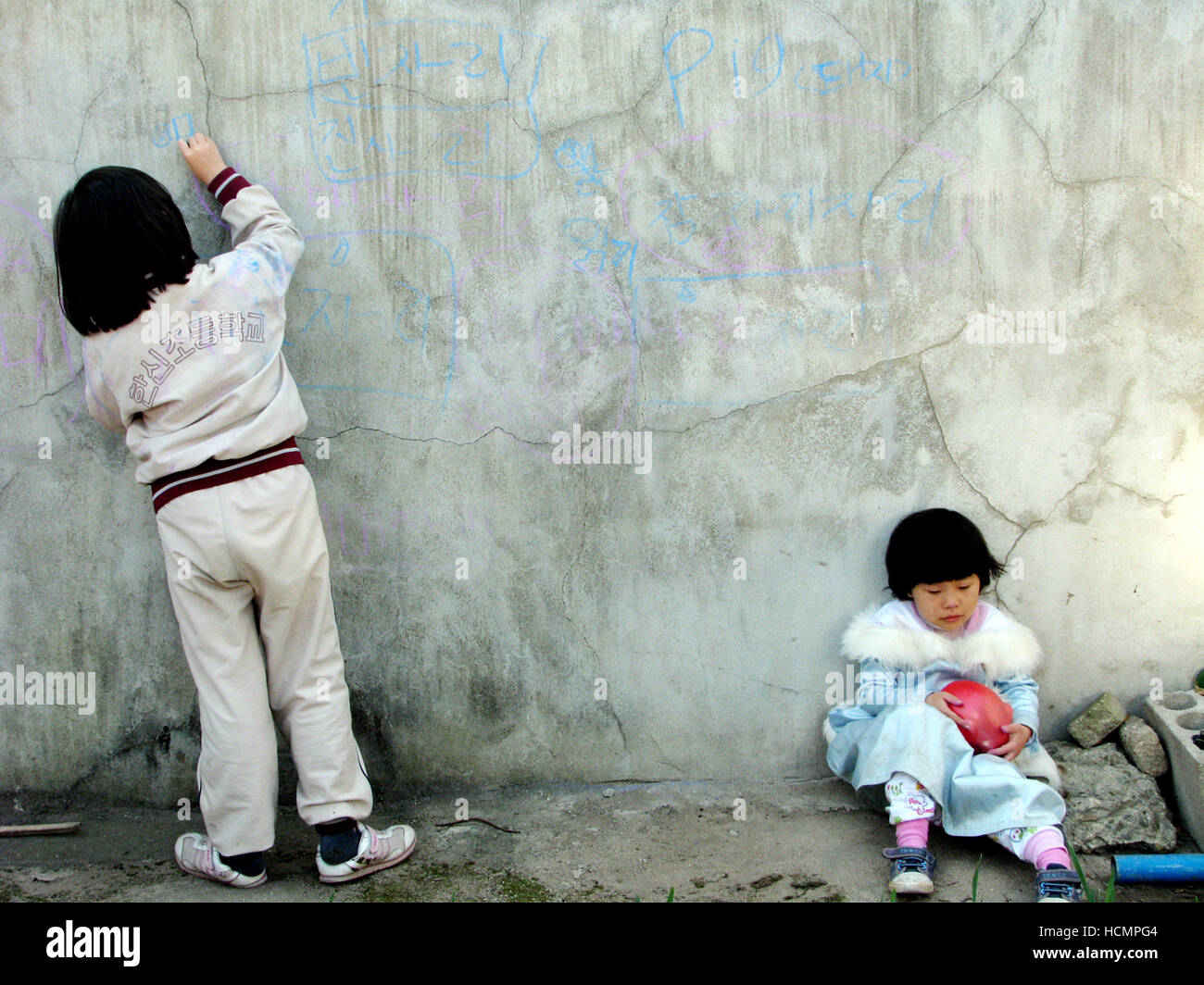 TREELESS MOUNTAIN, from left: KIM Hee-Yeon, KIM Song-hee, 2008 ...