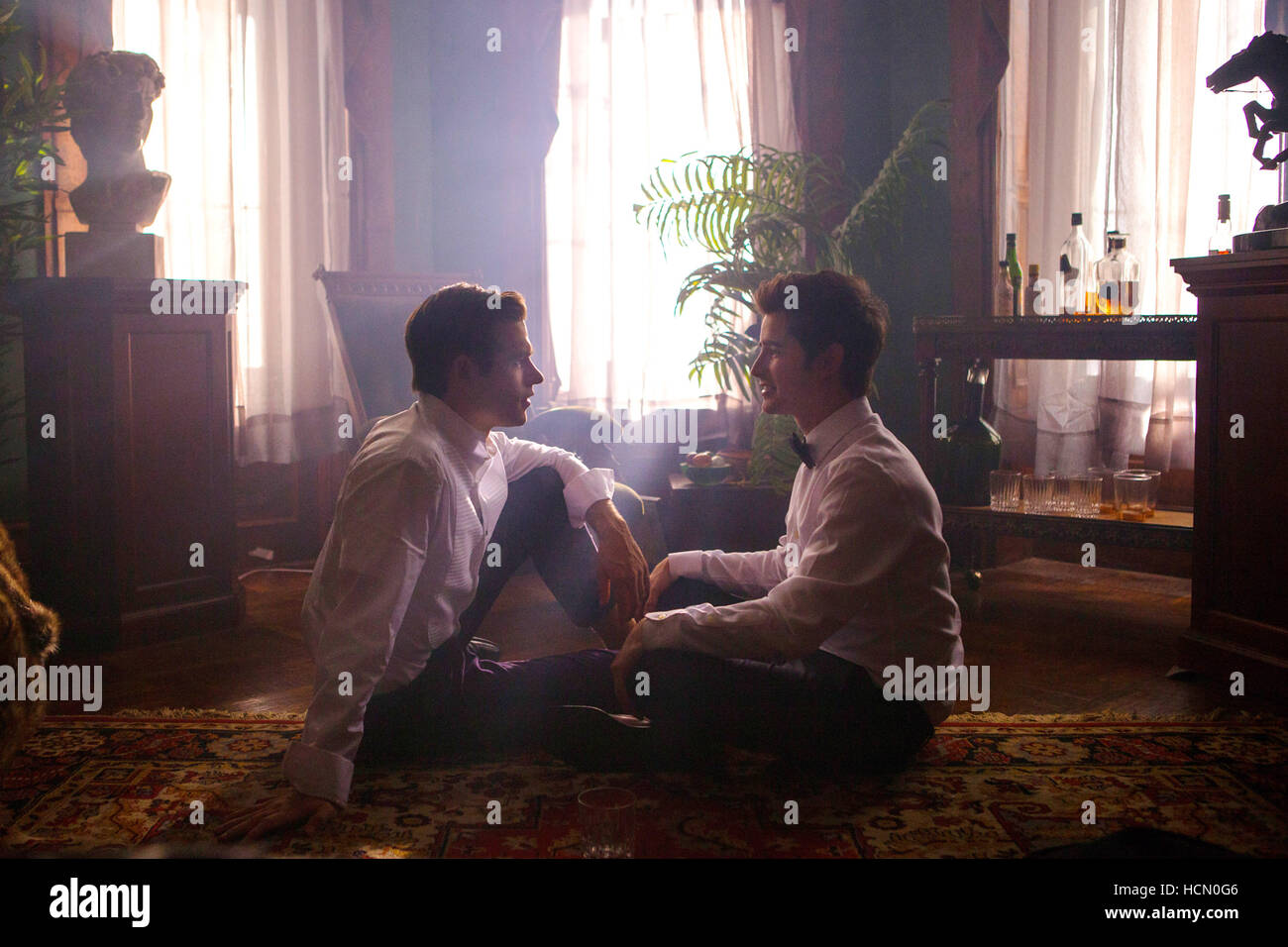 Bust l r hi-res stock photography and images - Alamy