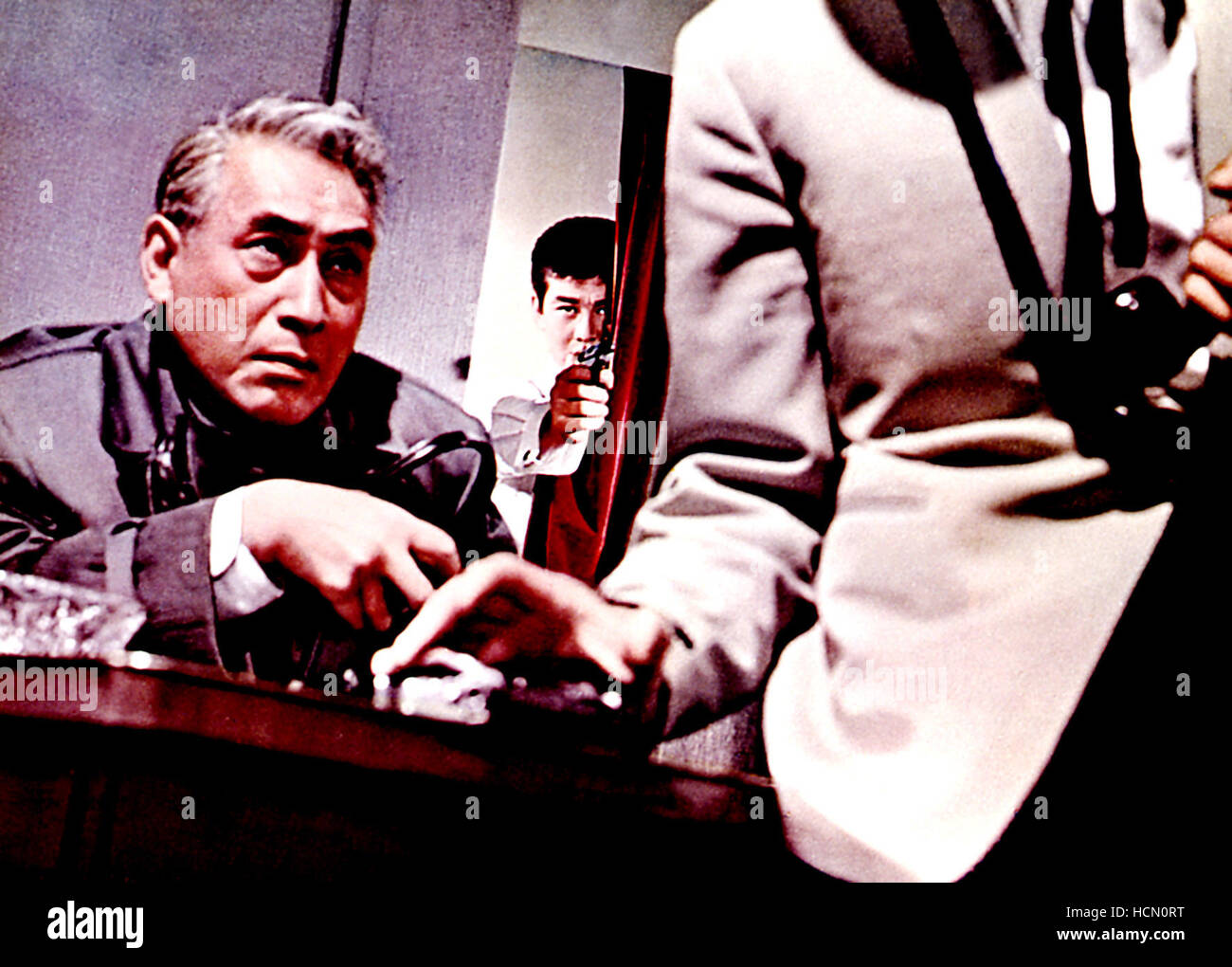 TOKYO DRIFTER, (aka TOKYO NAGAREMONO), Tetsuya Watari (center), 1966 ...