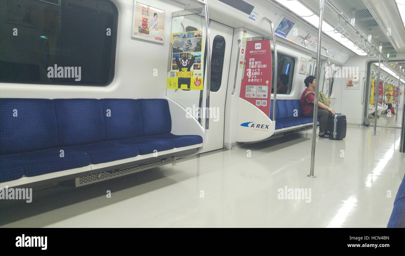 Metro carriage hi-res stock photography and images - Alamy