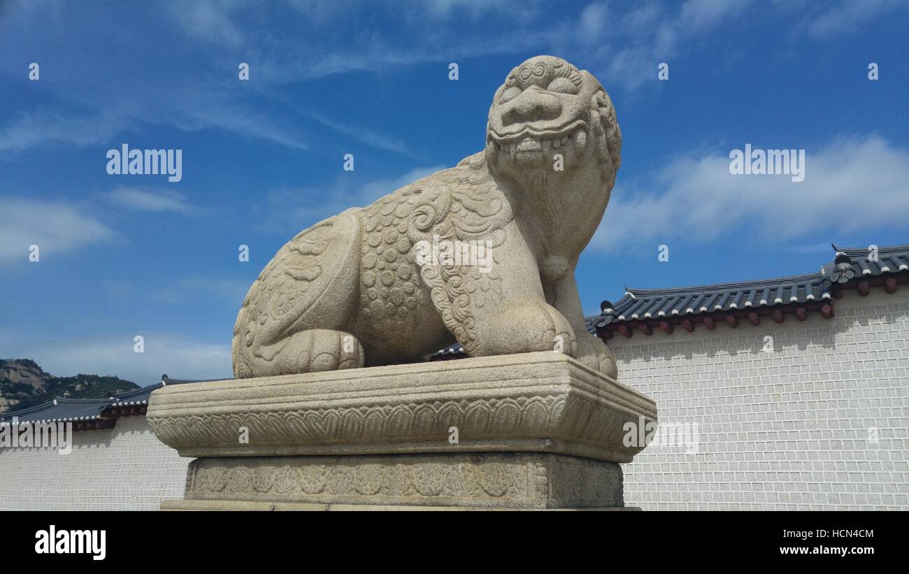 Beast statue at the outer entrance of Korean palace Stock Photo - Alamy