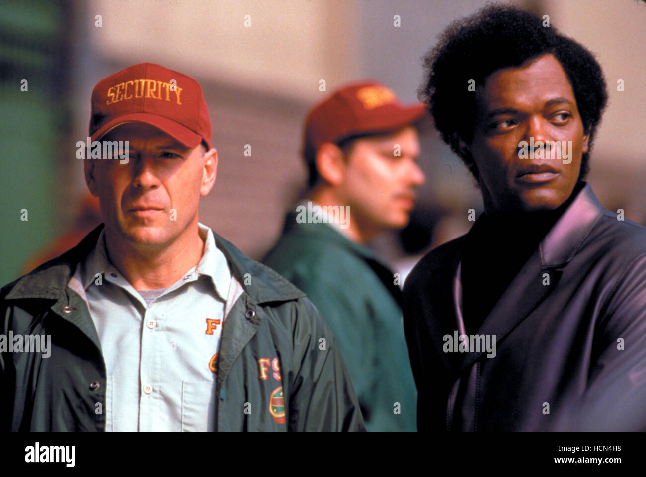UNBREAKABLE, Bruce Willis, Samuel L. Jackson, 2000 Stock Photo - Alamy