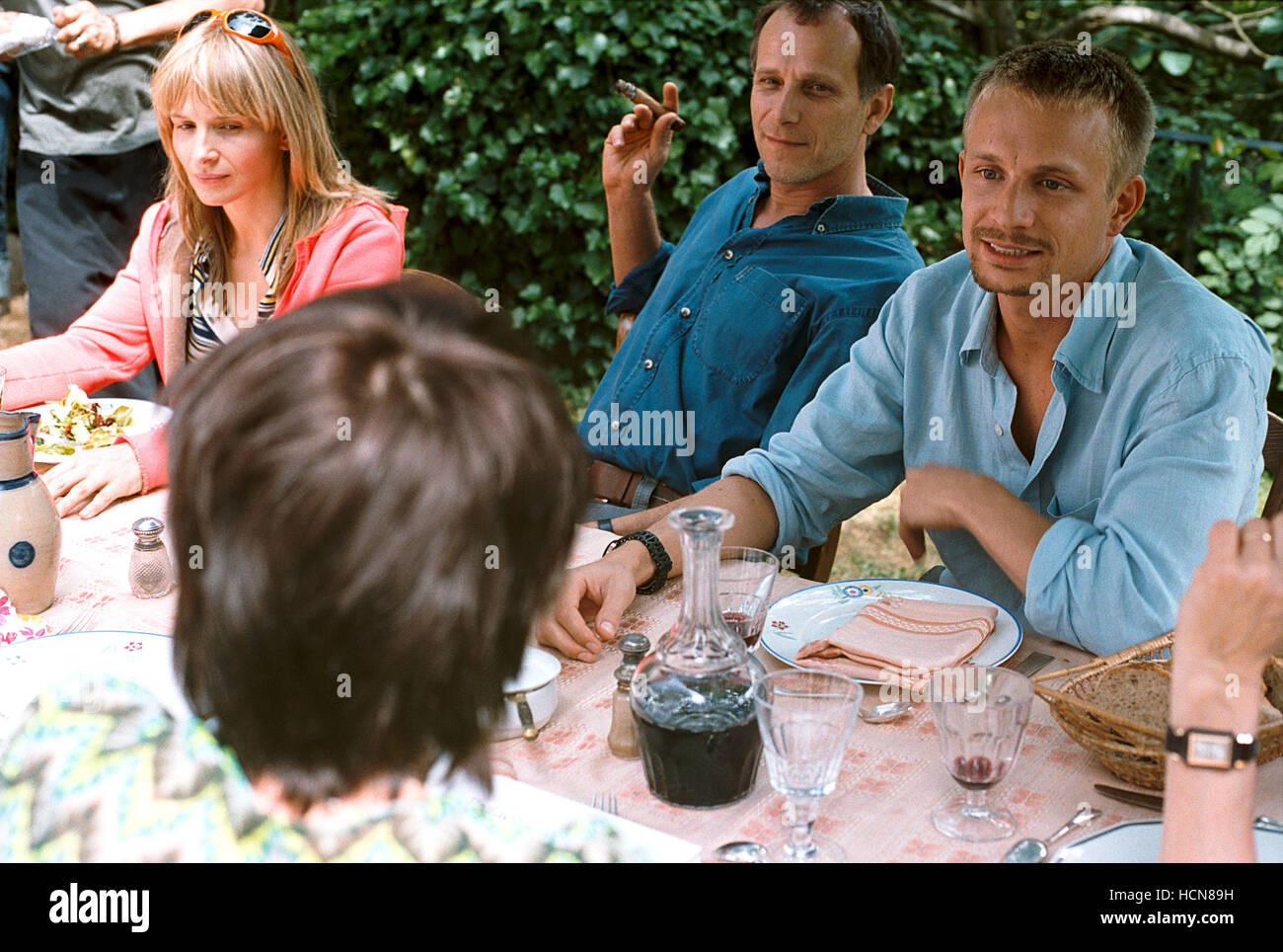 SUMMER HOURS, (aka L'HEURE D'ETE), back, from left: Juliette Binoche ...