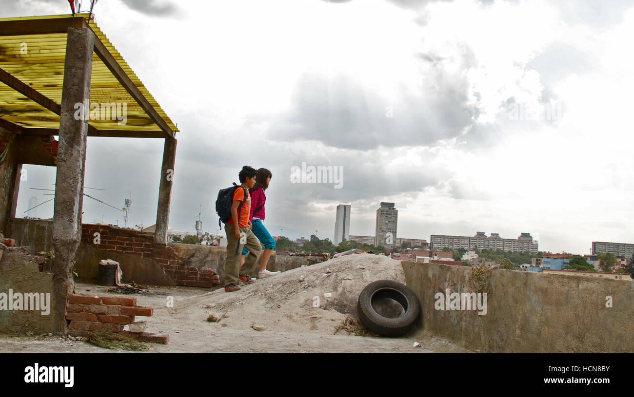 SUGAR KISSES, (aka BESOS DE AZUCAR), from left: Cesar Kancino, Daniela ...