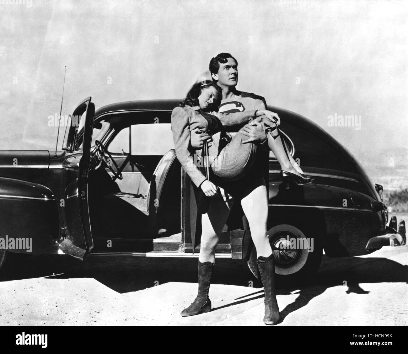 SUPERMAN, Kirk Alyn (standing), Noel Neill, 1948 Stock Photo - Alamy