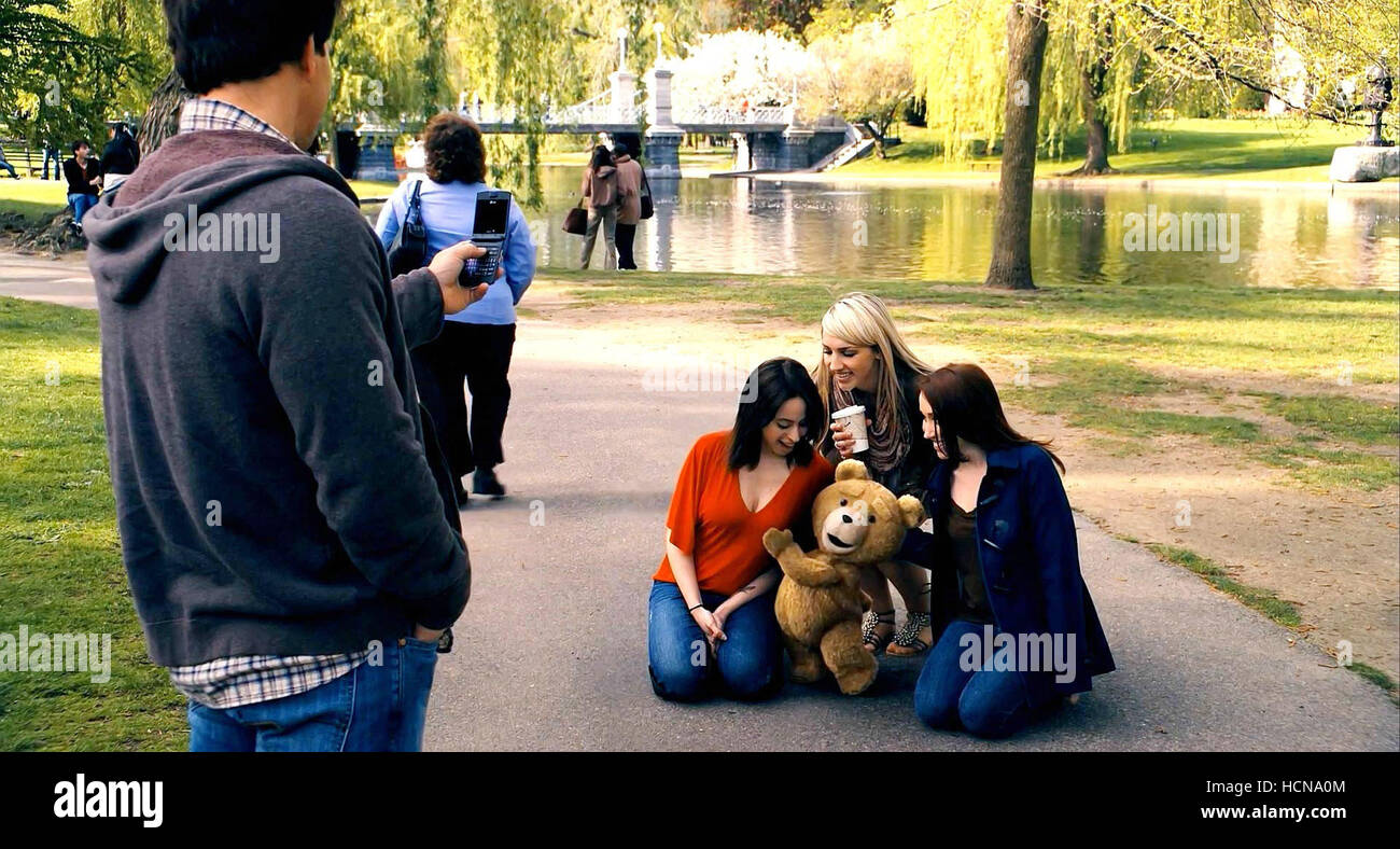 TED, Mark Wahlberg (left), Ted (Teddy bear, voice: Seth MacFarlane ...