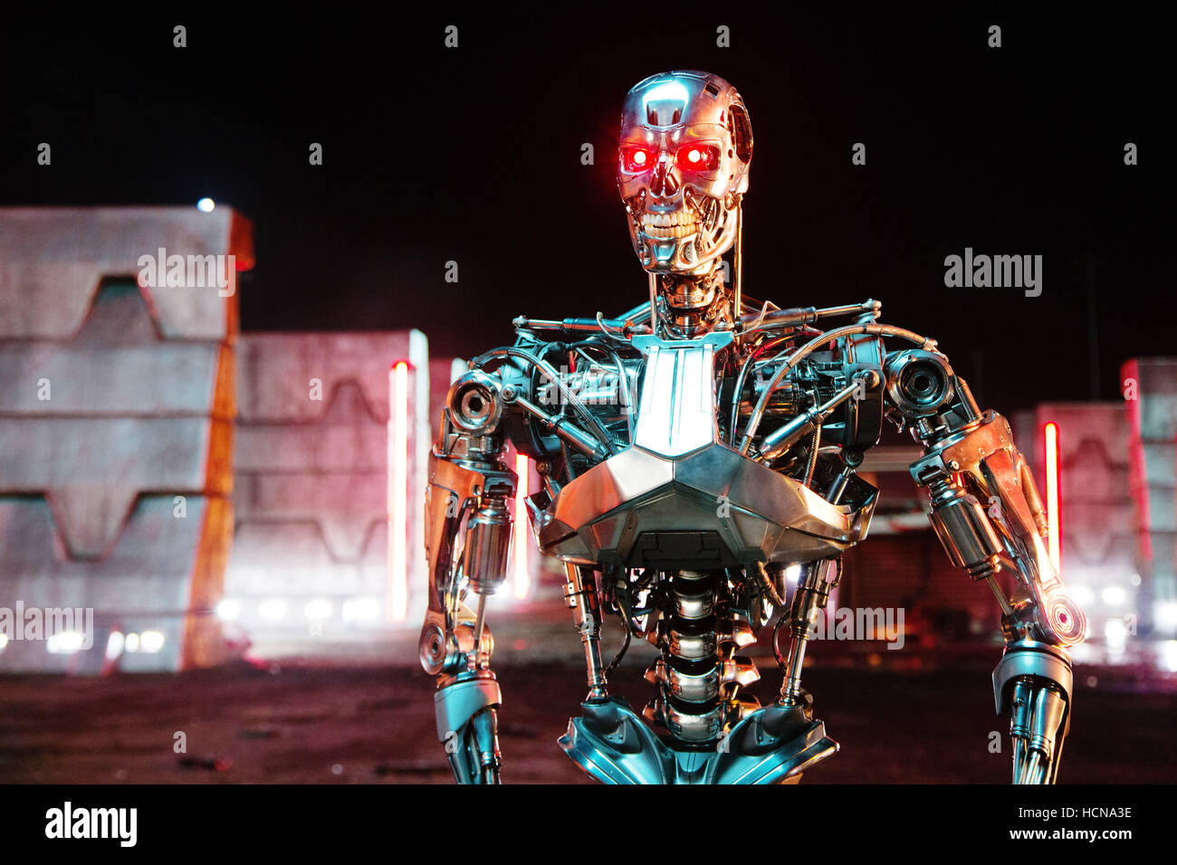 TERMINATOR GENISYS, Series T-800 Robot, 2015. ph: Melinda Sue Gordon ...