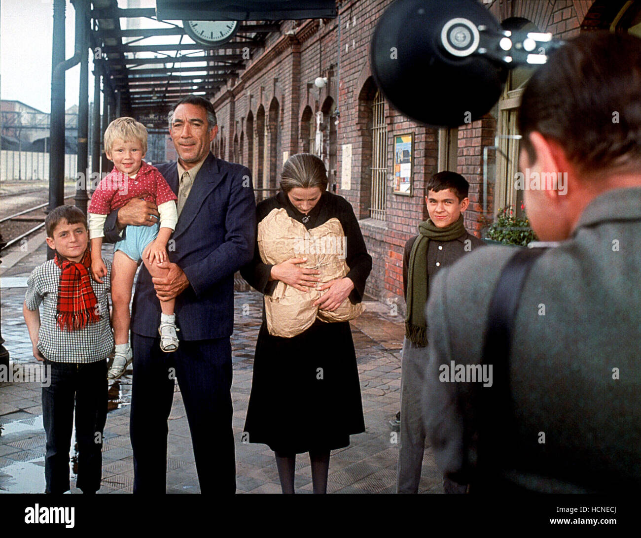 THE 25TH HOUR, (aka LA VINGT-CINQUIEME HEURE), Anthony Quinn, Virna ...