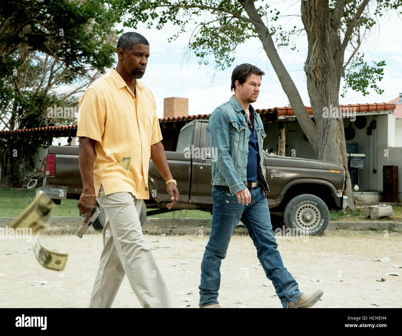 2 GUNS, (aka TWO GUNS), from left: Denzel Washington, Mark Wahlberg, 2013. ph: Patti Perret ...