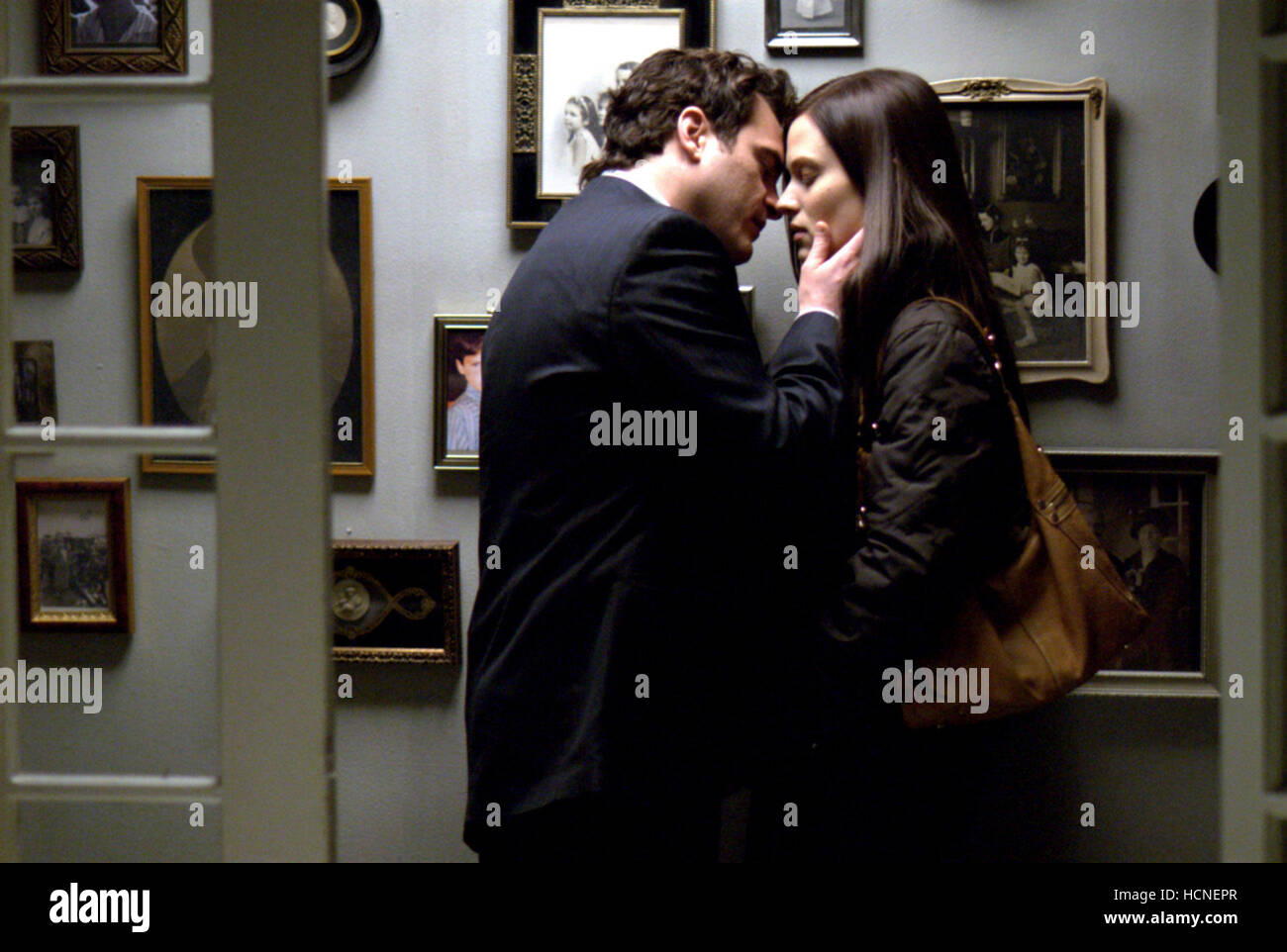 TWO LOVERS, from left: Joaquin Phoenix, Vinessa Shaw, 2008. ©Magnolia ...