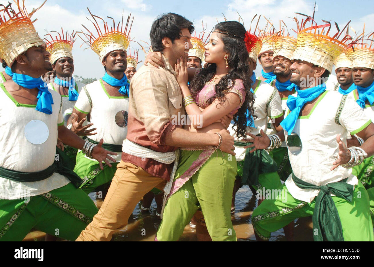 VETTAI, from left: Arya, Amala Paul, 2012. ©UTV Motion Pictures ...