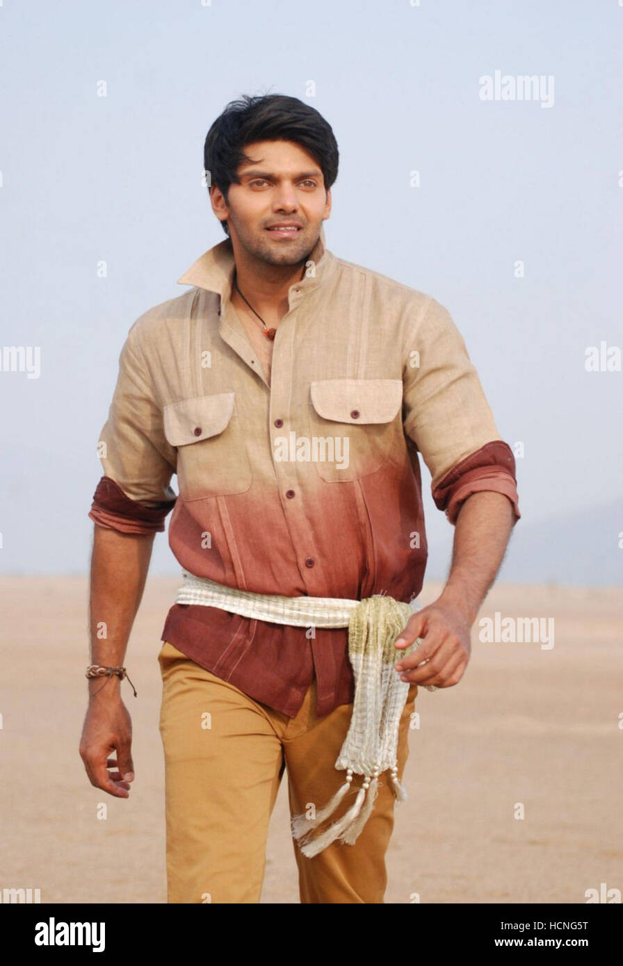 VETTAI, center: Arya, 2012. ©UTV Motion Pictures/Courtesy Everett ...