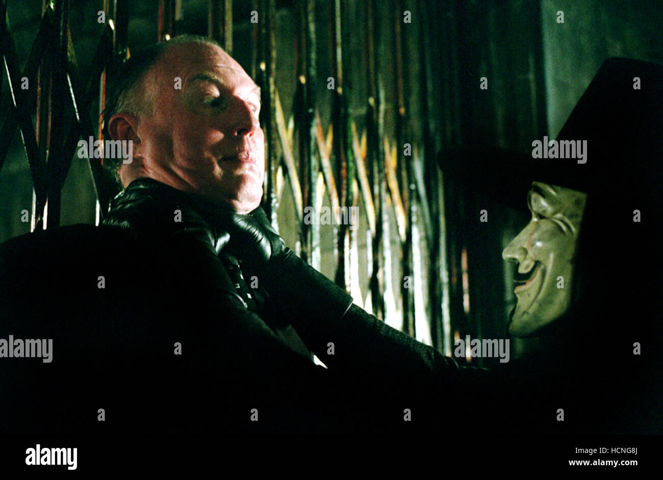 V FOR VENDETTA, Tim Piggot-Smith, Hugo Weaving, 2006, (c) Warner ...