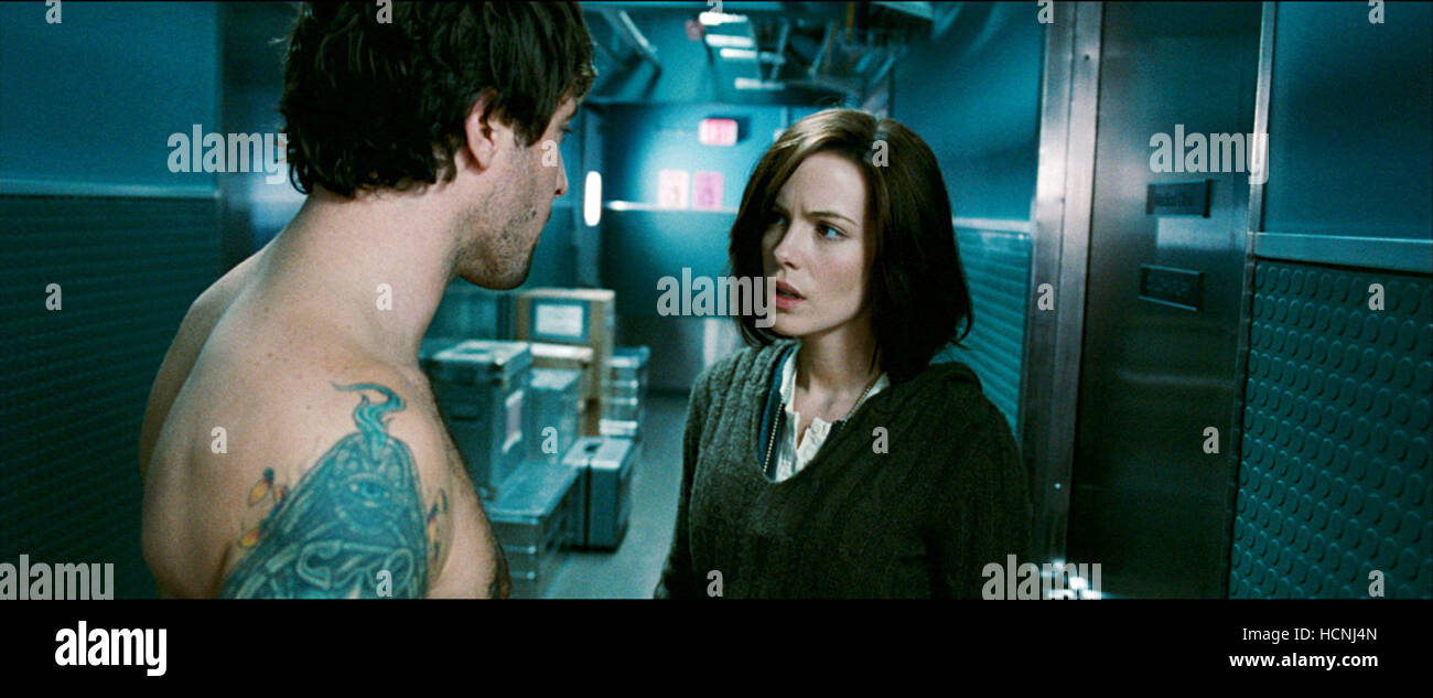 WHITEOUT, from left: Alex O'Loughlin, Kate Beckinsale, 2009. ©Warner ...