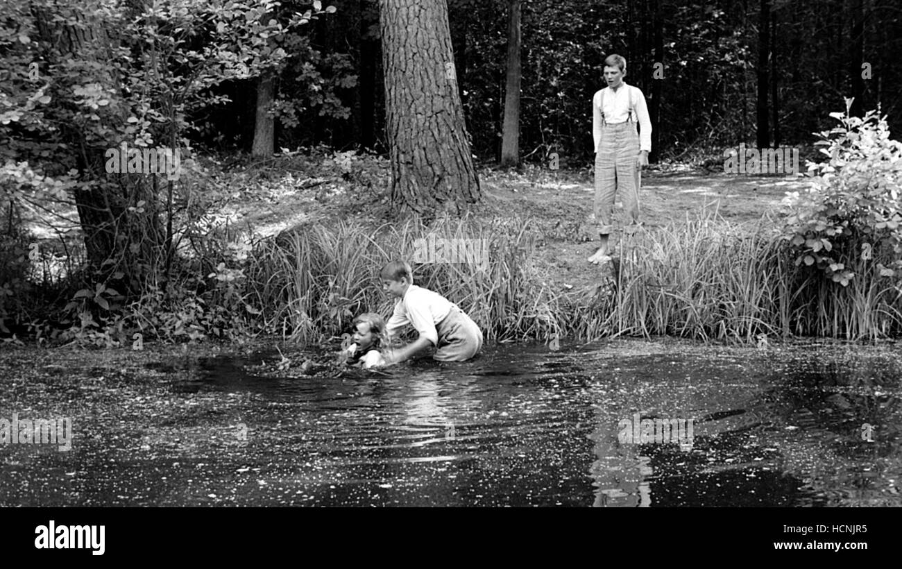 THE WHITE RIBBON, (aka DAS WEISSE BAND-EINE DEUTSCHE KINDERGESCHICHTE ...