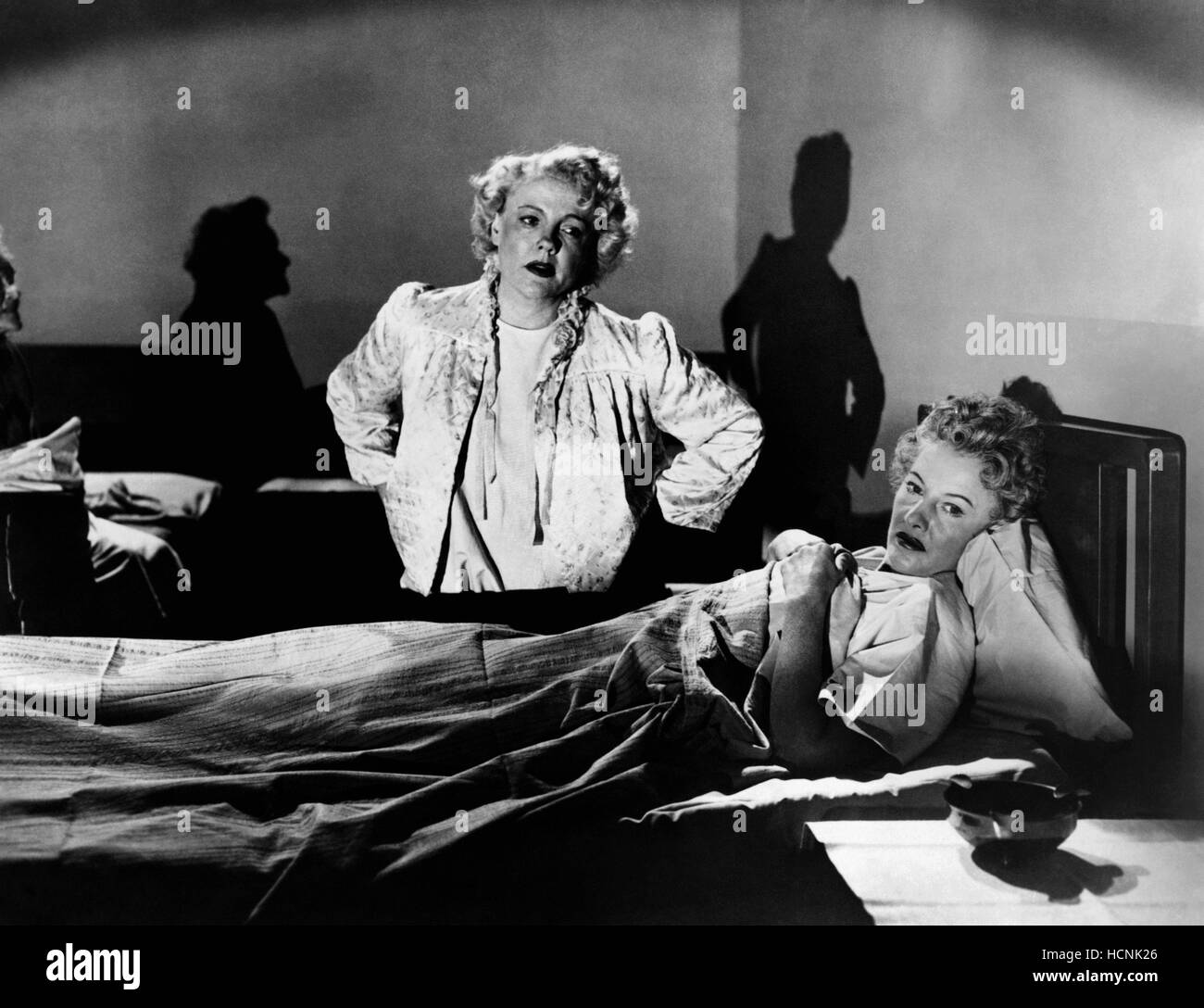 WITNESS TO MURDER, Claire Carleton, Barbara Stanwyck, 1954 Stock Photo ...
