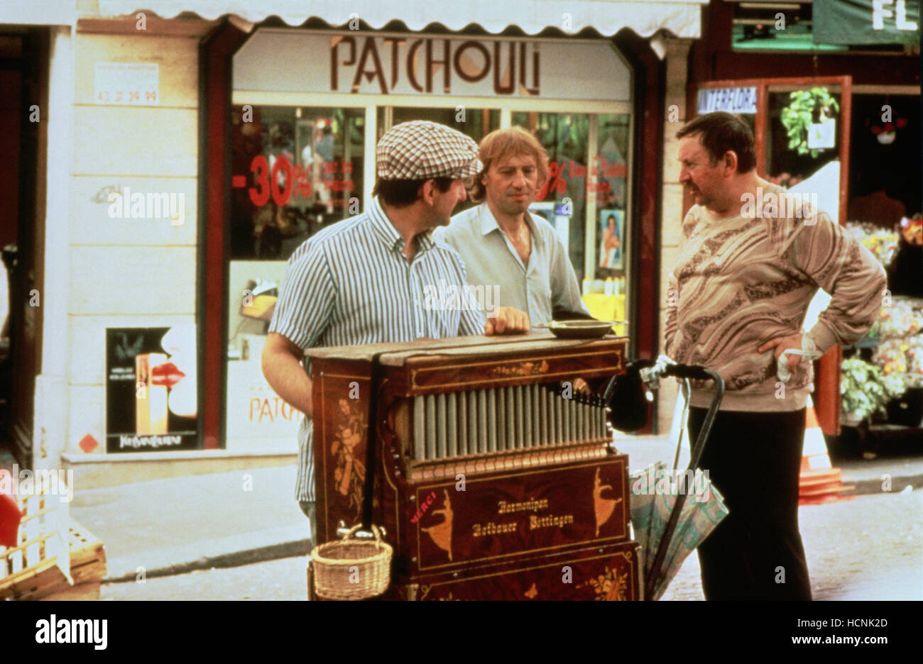 WINDOW TO PARIS, (aka OKNO V PARIZH), Sergei Dontsov (center), Victor ...