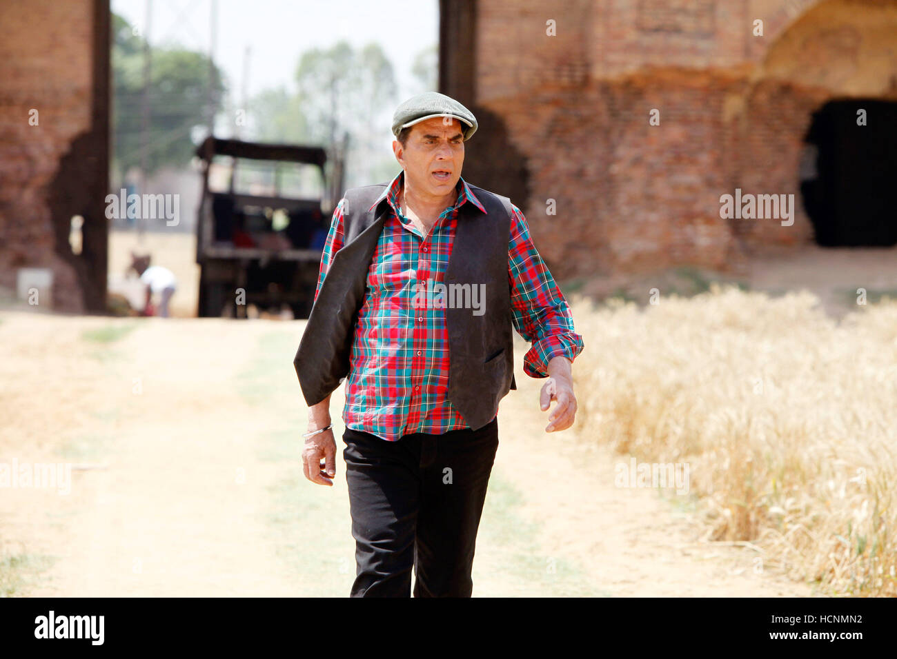 Yamla Pagla Deewana Dharmendra 2011 Top Angle Productions Courtesy