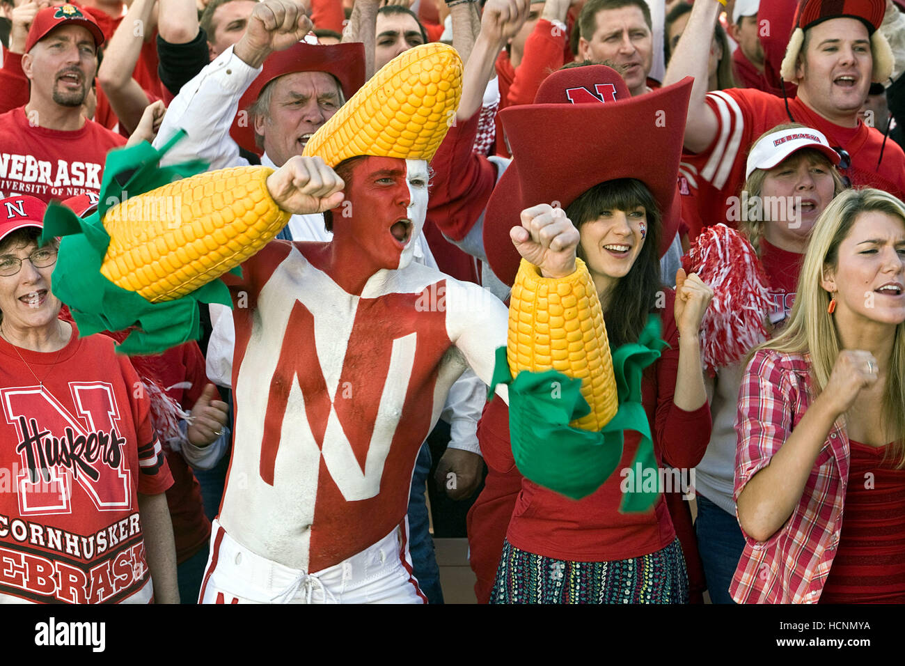 YES MAN, front row: Jim Carrey (second from left), Zooey Deschanel ...