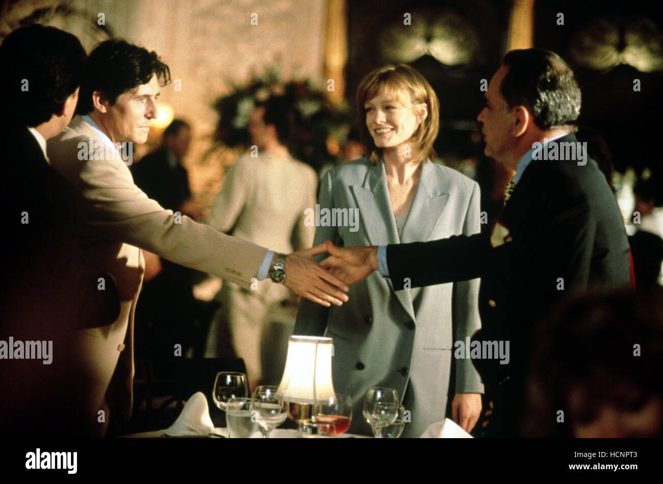 THE USUAL SUSPECTS, Gabriel Byrne, Suzy Amis, 1995, (c) Gramercy ...