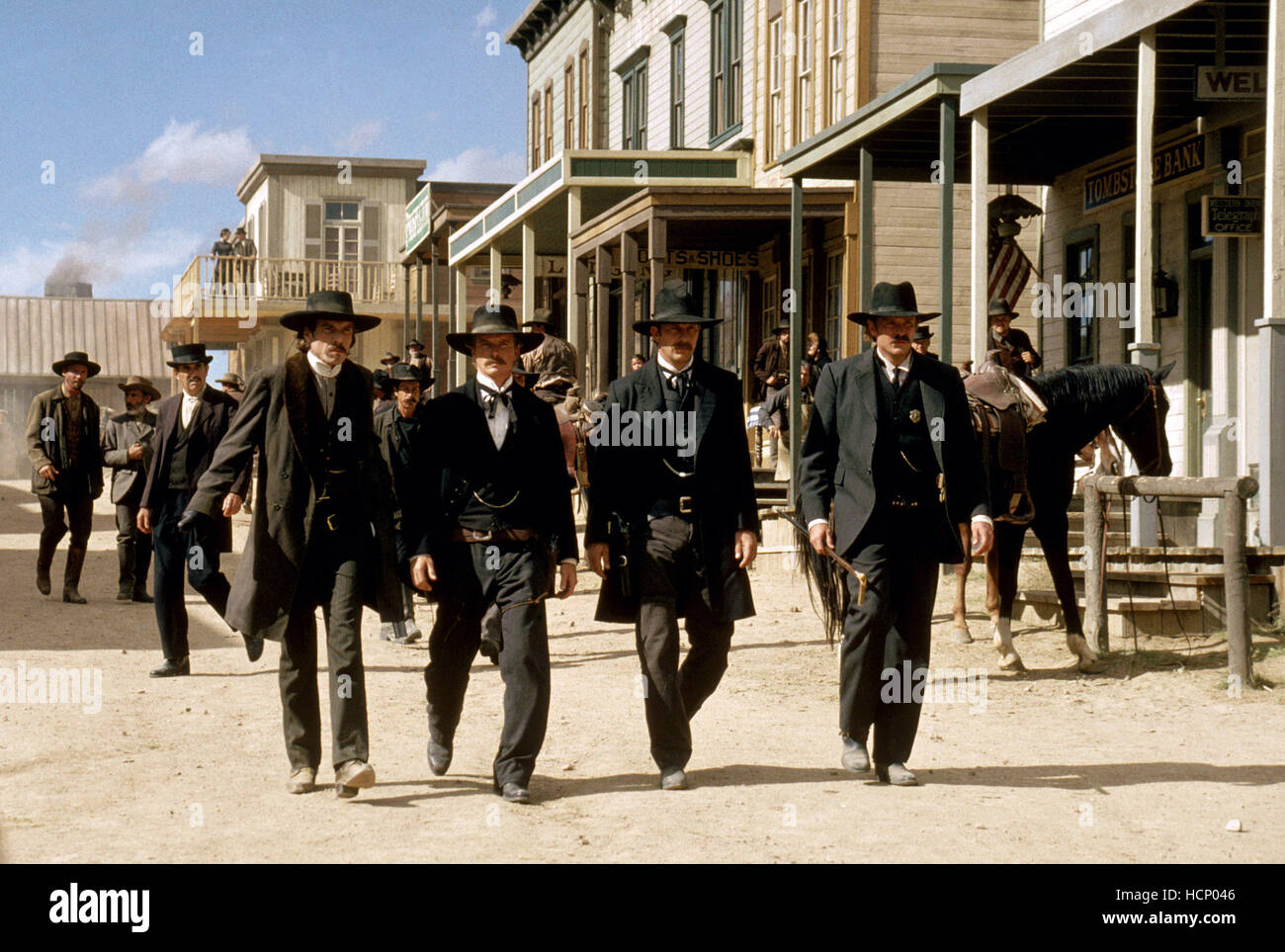 WYATT EARP, Dennis Quaid, Kevin Costner, Linden Ashby, Michael Madsen ...