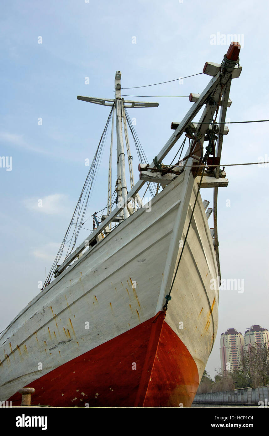 Old Ship Docking At Sunda Kelapa Harbour in the Afternoon Stock Photo ...