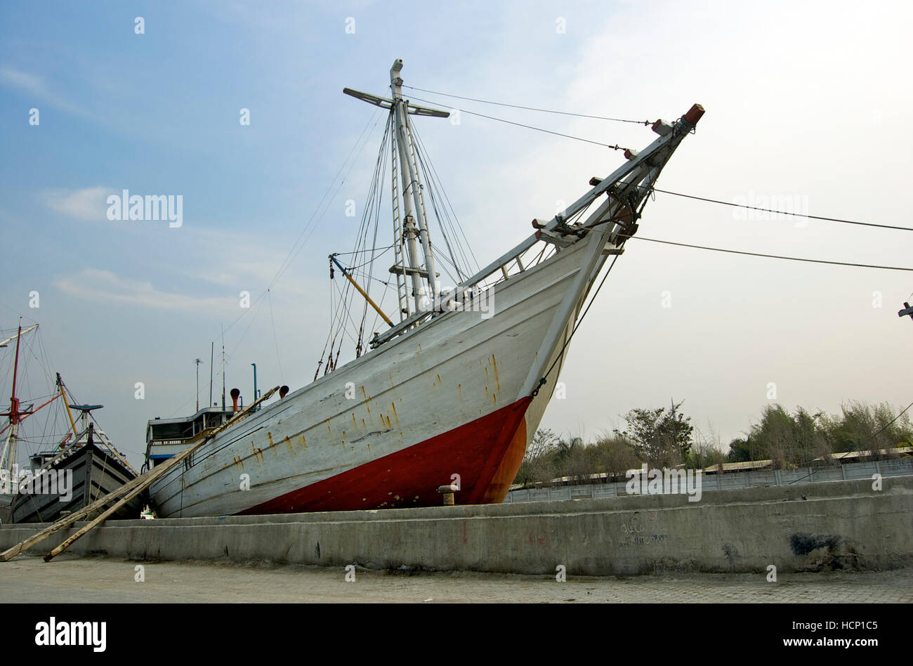 Old Ship Docking At Sunda Kelapa Harbour in the Afternoon Stock Photo ...