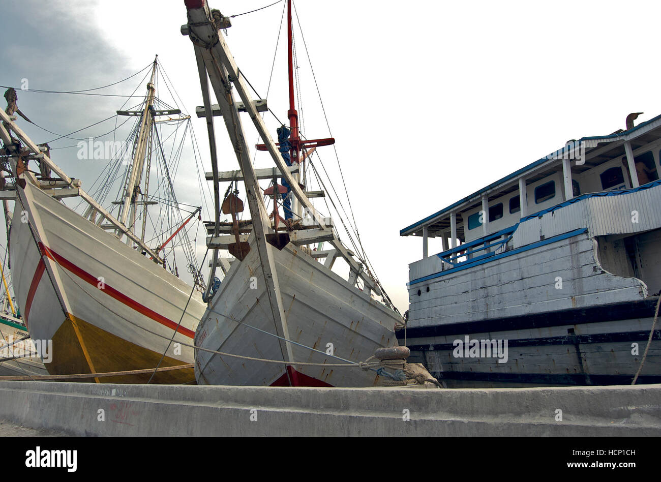 Old Ship Docking At Sunda Kelapa Harbour in the Afternoon Stock Photo ...