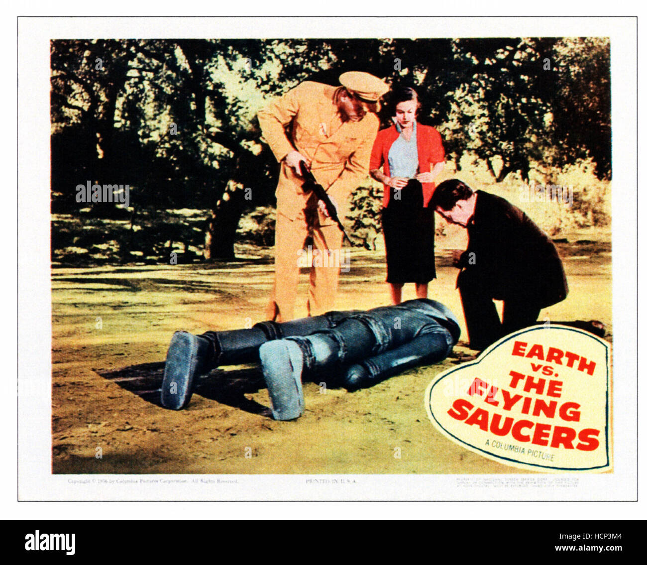 EARTH VS. THE FLYING SAUCERS, standing from left: Donald Curtis, Joan ...