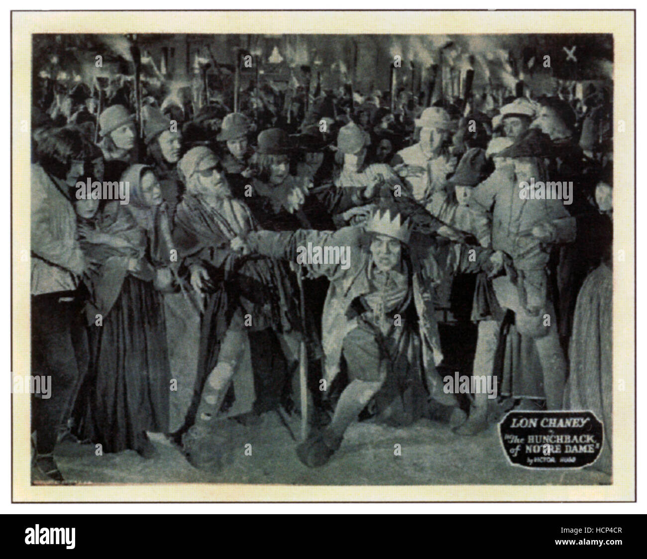 THE HUNCHBACK OF NOTRE DAME, center: Lon Chaney, Sr., 1923 Stock Photo ...