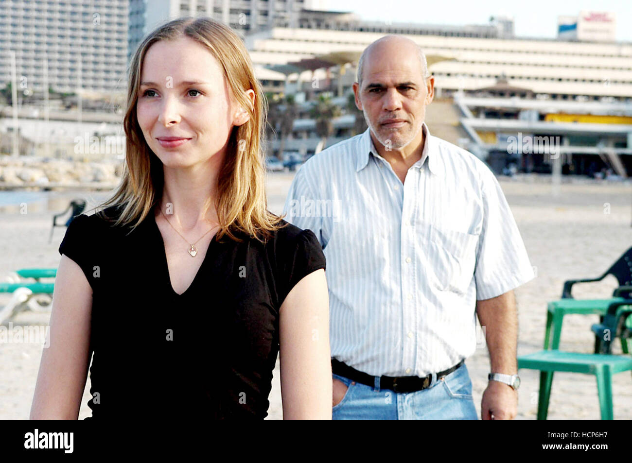 WHAT A WONDERFUL PLACE, (aka EIZE MAKOM NIFLA), Evelyn Kaplun, Uri Gavriel, 2005 Stock Photo - Alamy