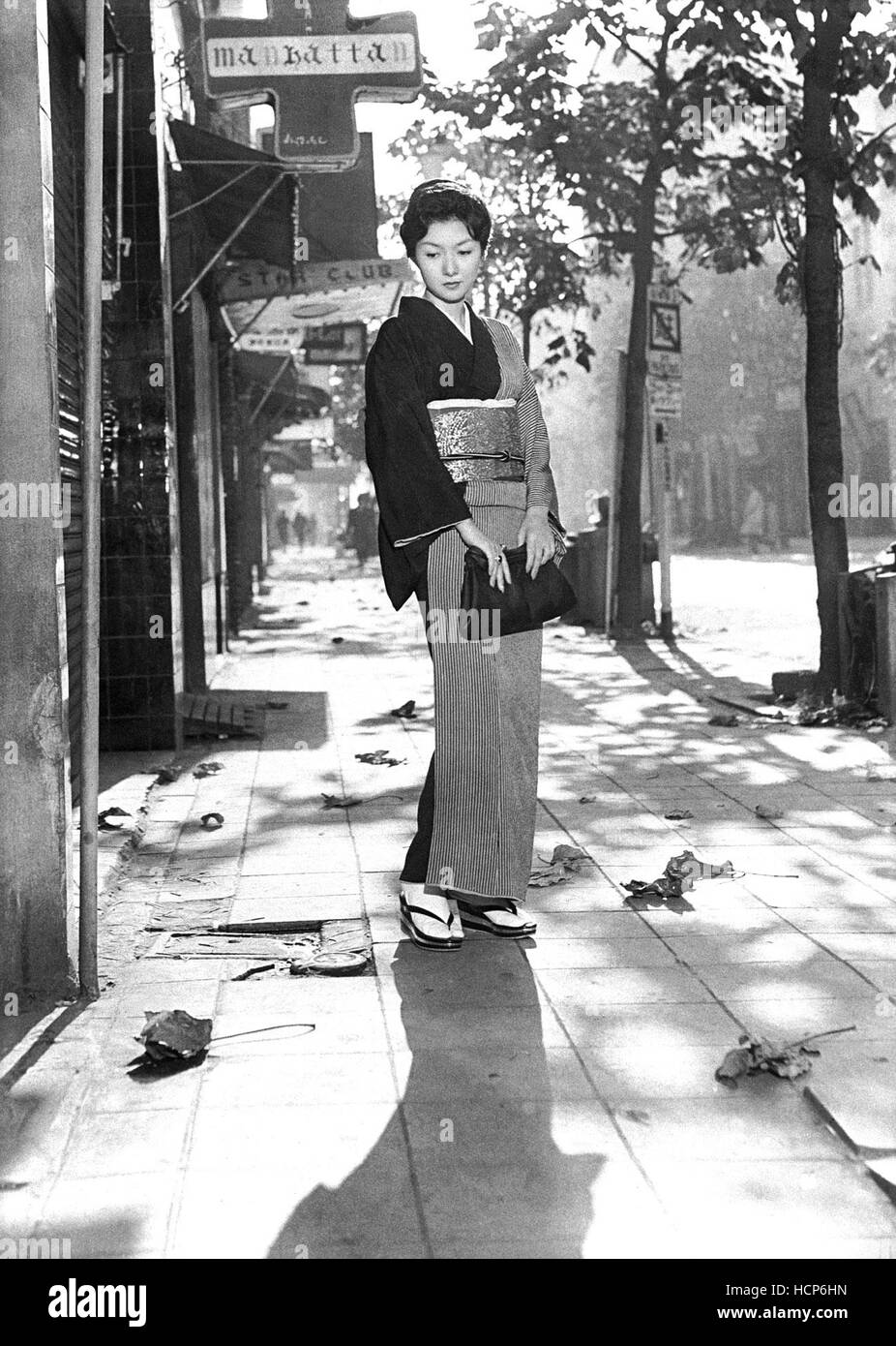 WHEN A WOMAN ASCENDS THE STAIRS, (aka ONNA GA KAIDAN WO AGARU TOKI ...