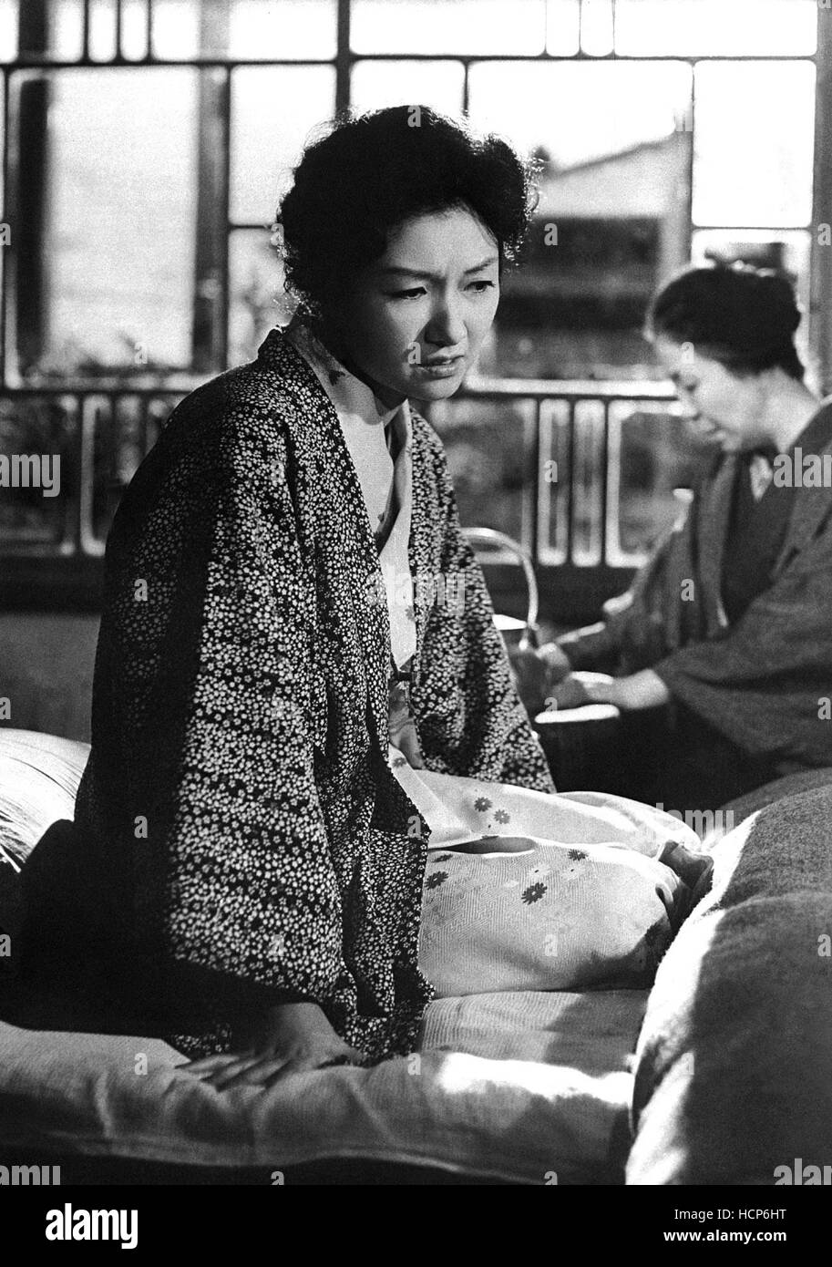 WHEN A WOMAN ASCENDS THE STAIRS, (aka ONNA GA KAIDAN WO AGARU TOKI), Hideko Takamine (left ...