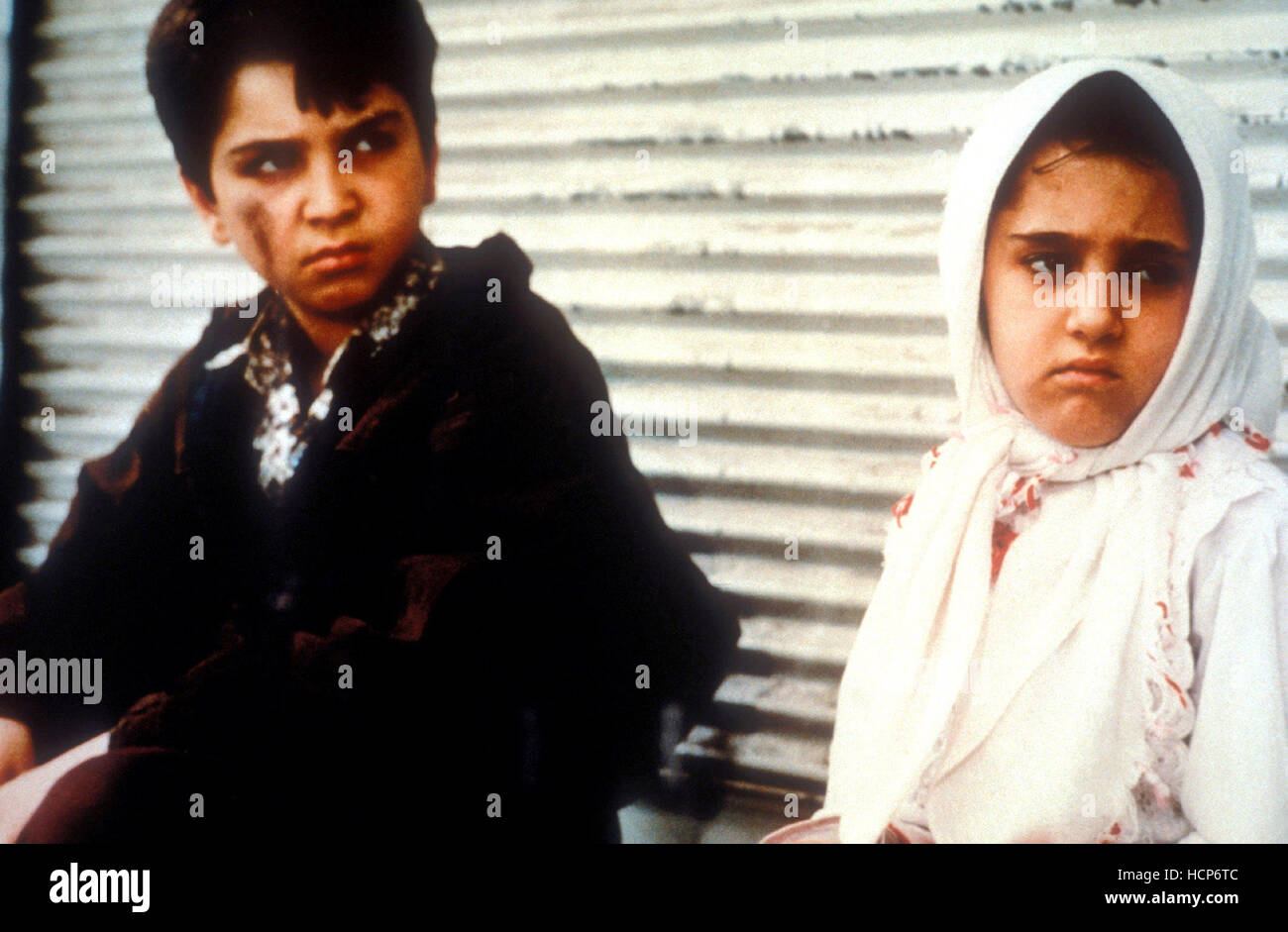 THE WHITE BALLOON, (aka BADKONAKE SEFID), Aida Mohammadkhani (right ...