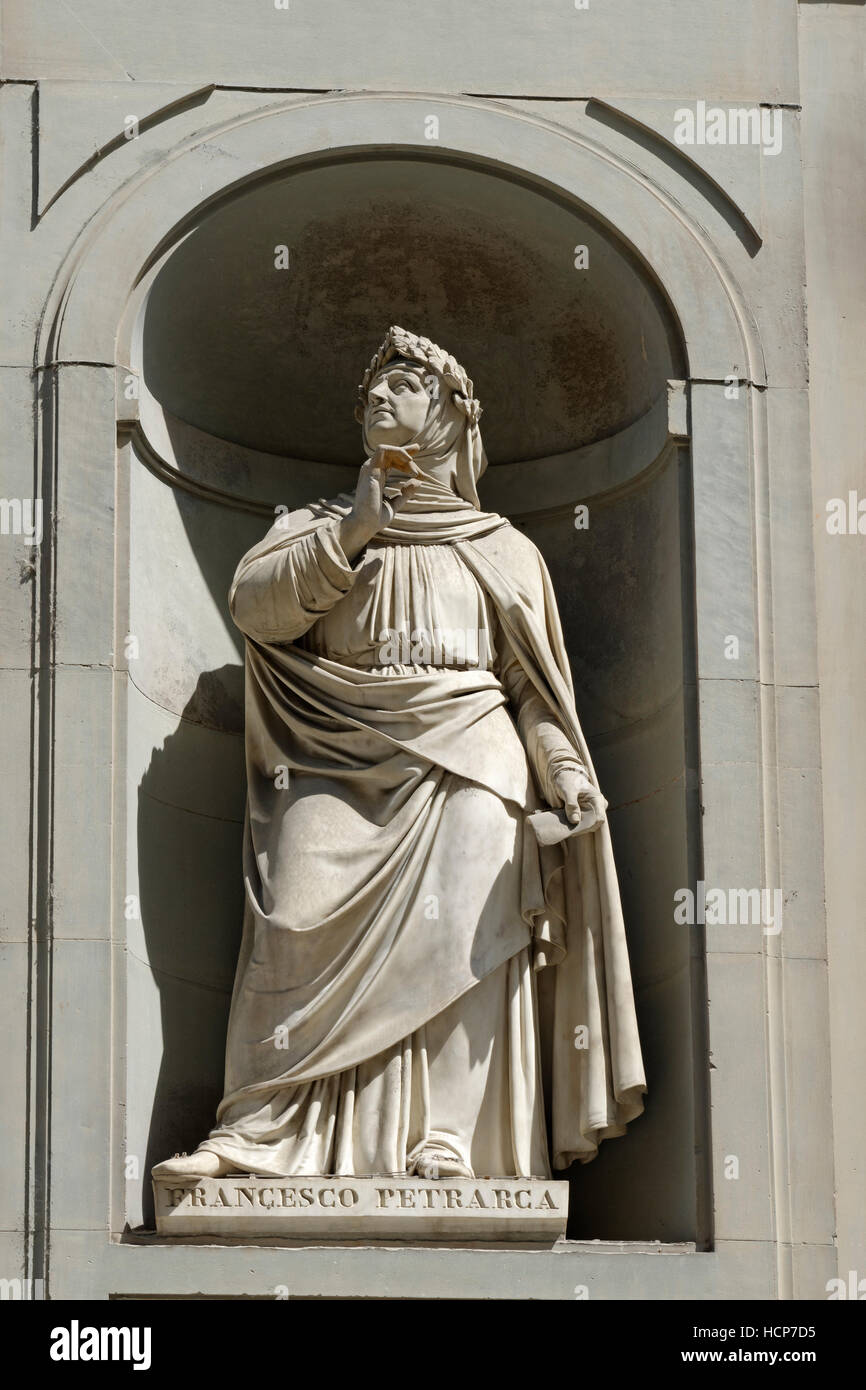 Francesco Petrarca, statue at Piazzale degli Uffizi, Uffizi, Florence ...