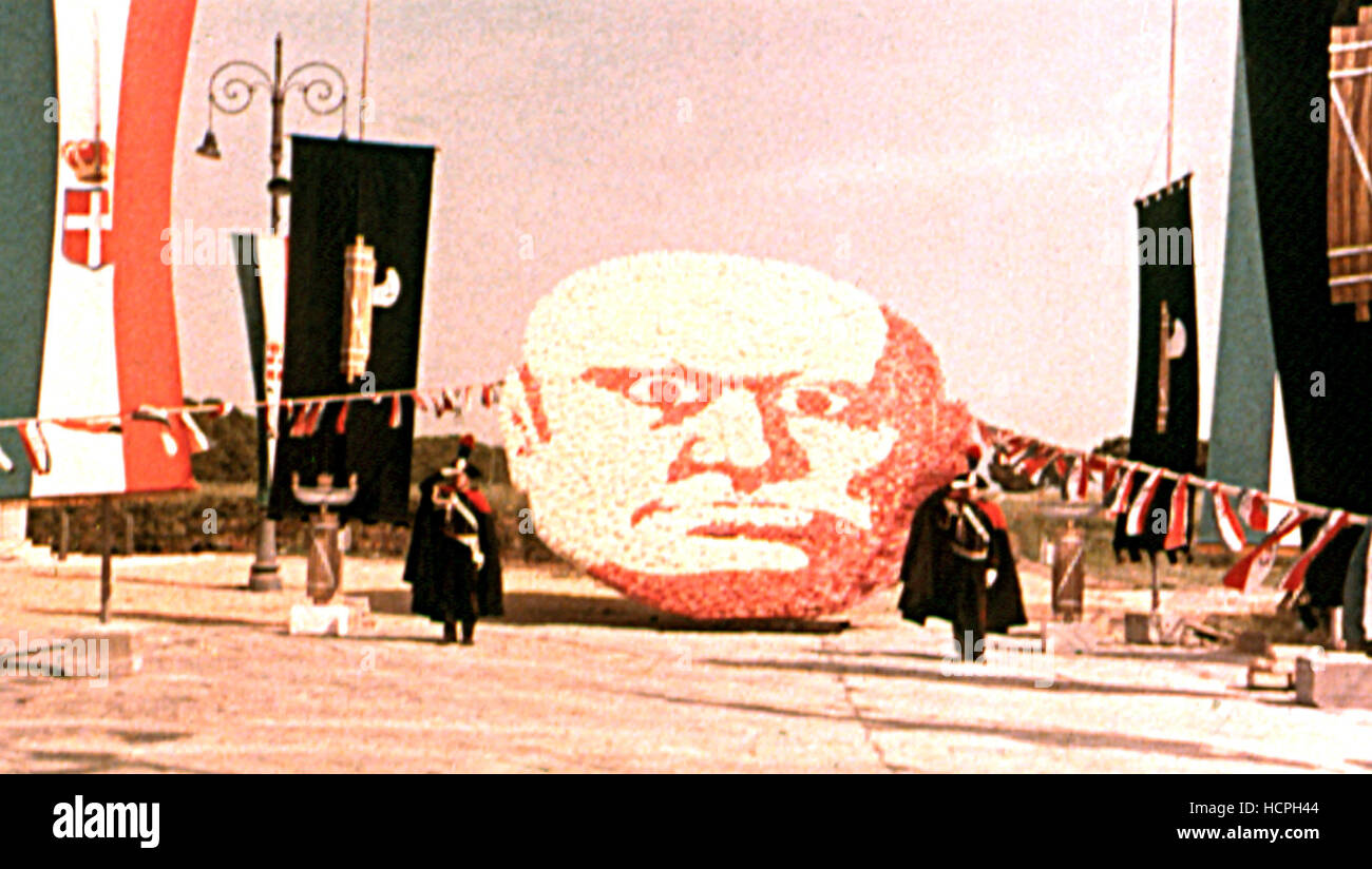 Mussolini fascist salute hi-res stock photography and images - Alamy