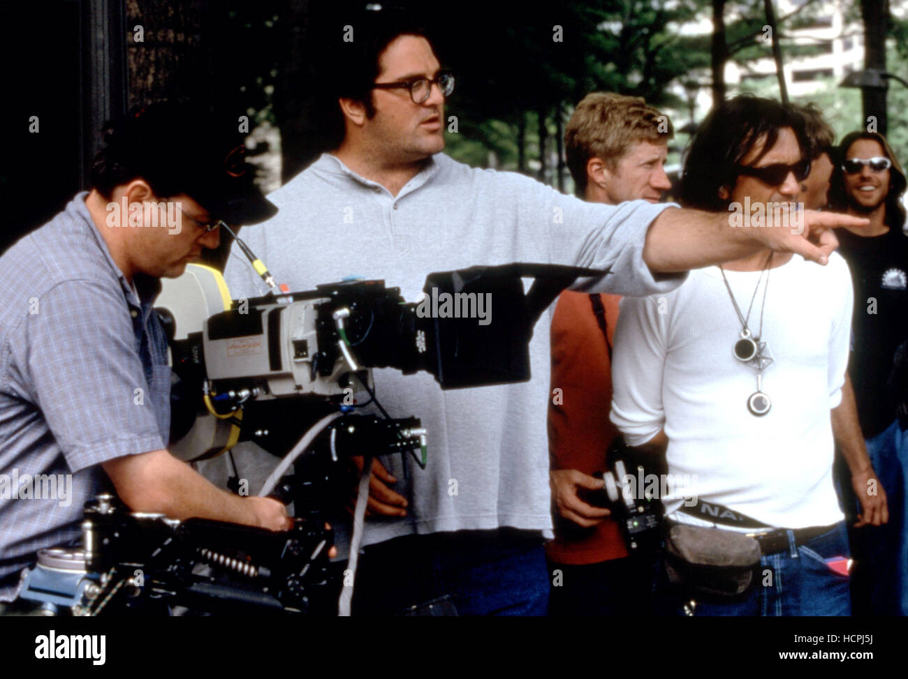 ARLINGTON ROAD, director Mark Pellington (center), on set, 1999. ©Sony ...