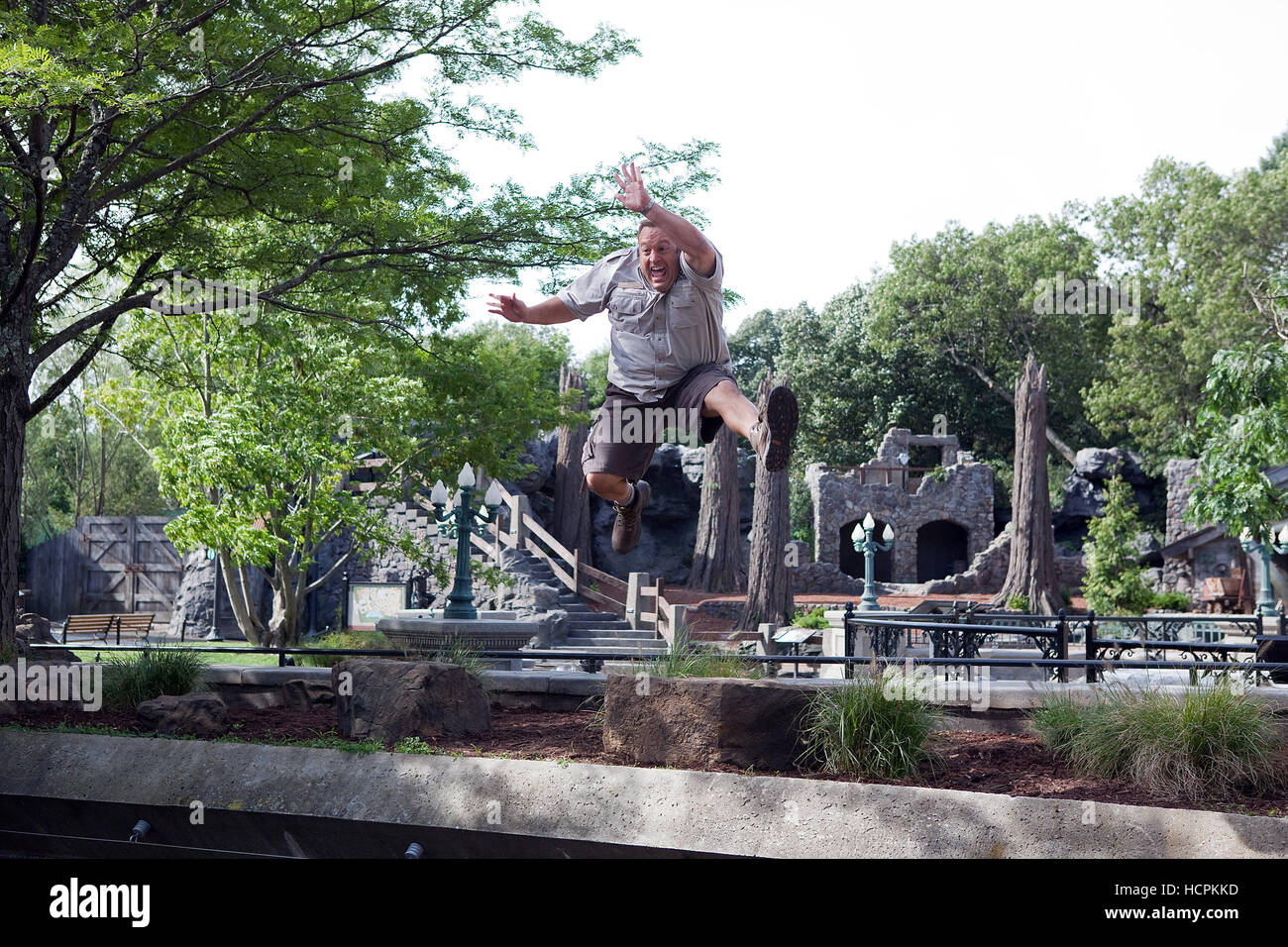 ZOOKEEPER, Kevin James, 2011. Ph: Tracy Bennett/©Sony Pictures/courtesy ...