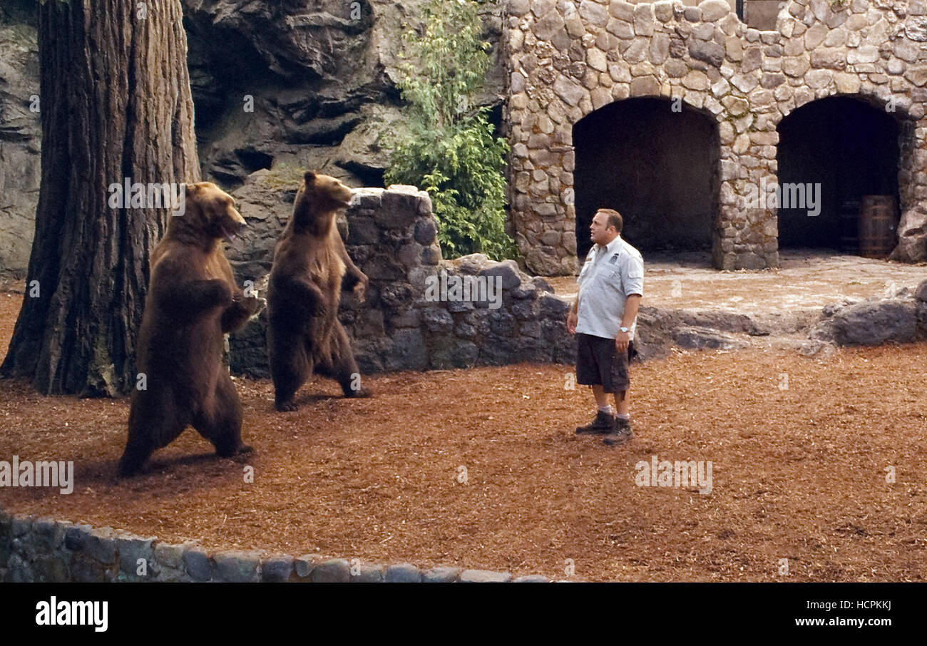 ZOOKEEPER, Kevin James, 2011. ©Sony Pictures/courtesy Everett ...