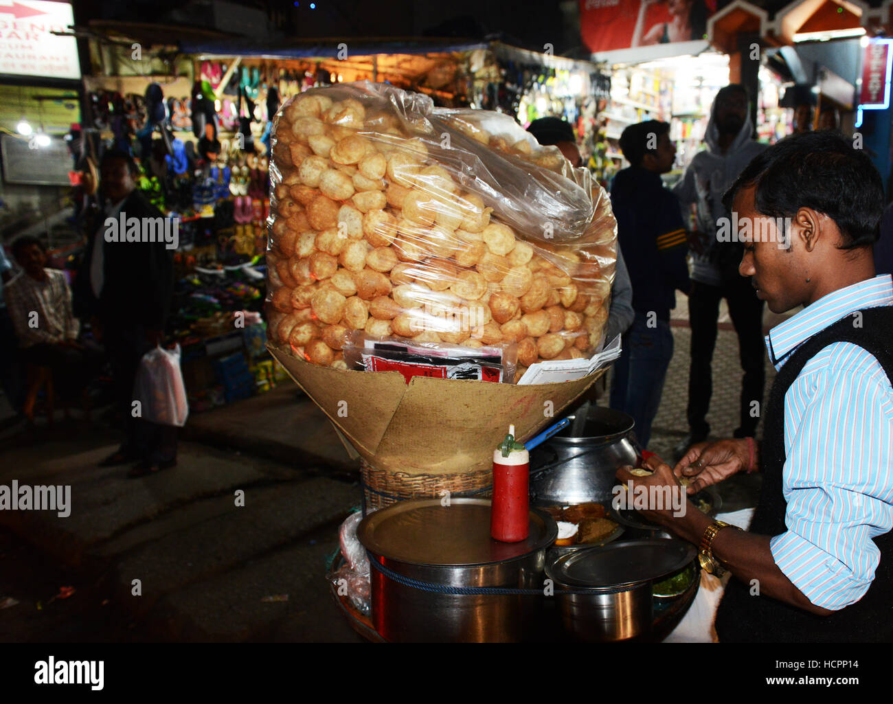 Pani puri hi-res stock photography and images - Alamy