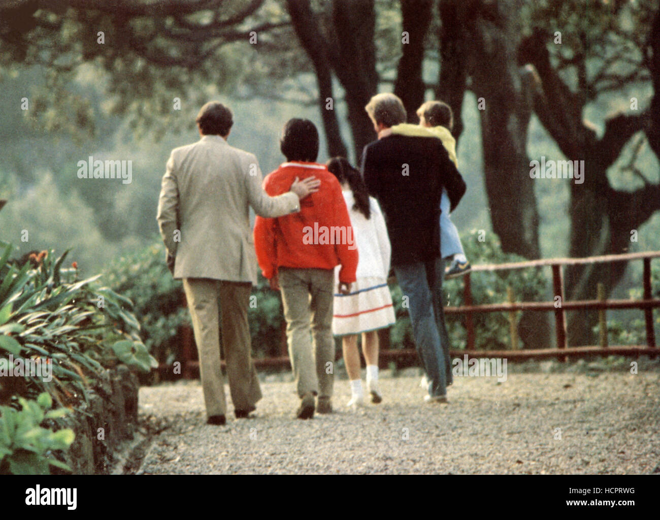 TABLE FOR FIVE, Richard Crenna, Son Hoang Bui, Roxana Zal, Jon Voight ...