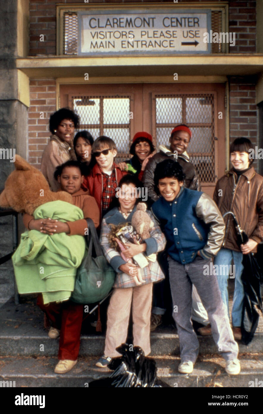 BUSTIN' LOOSE, (back) cicely Tyson, Janet Wong, James Hughes, Edwin ...