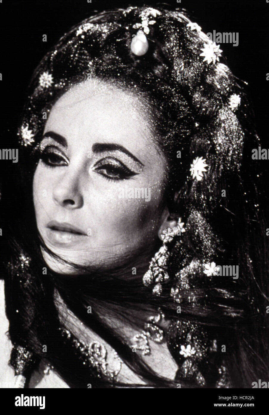 DOCTOR FAUSTUS, 1967 Elizabeth Taylor Stock Photo - Alamy