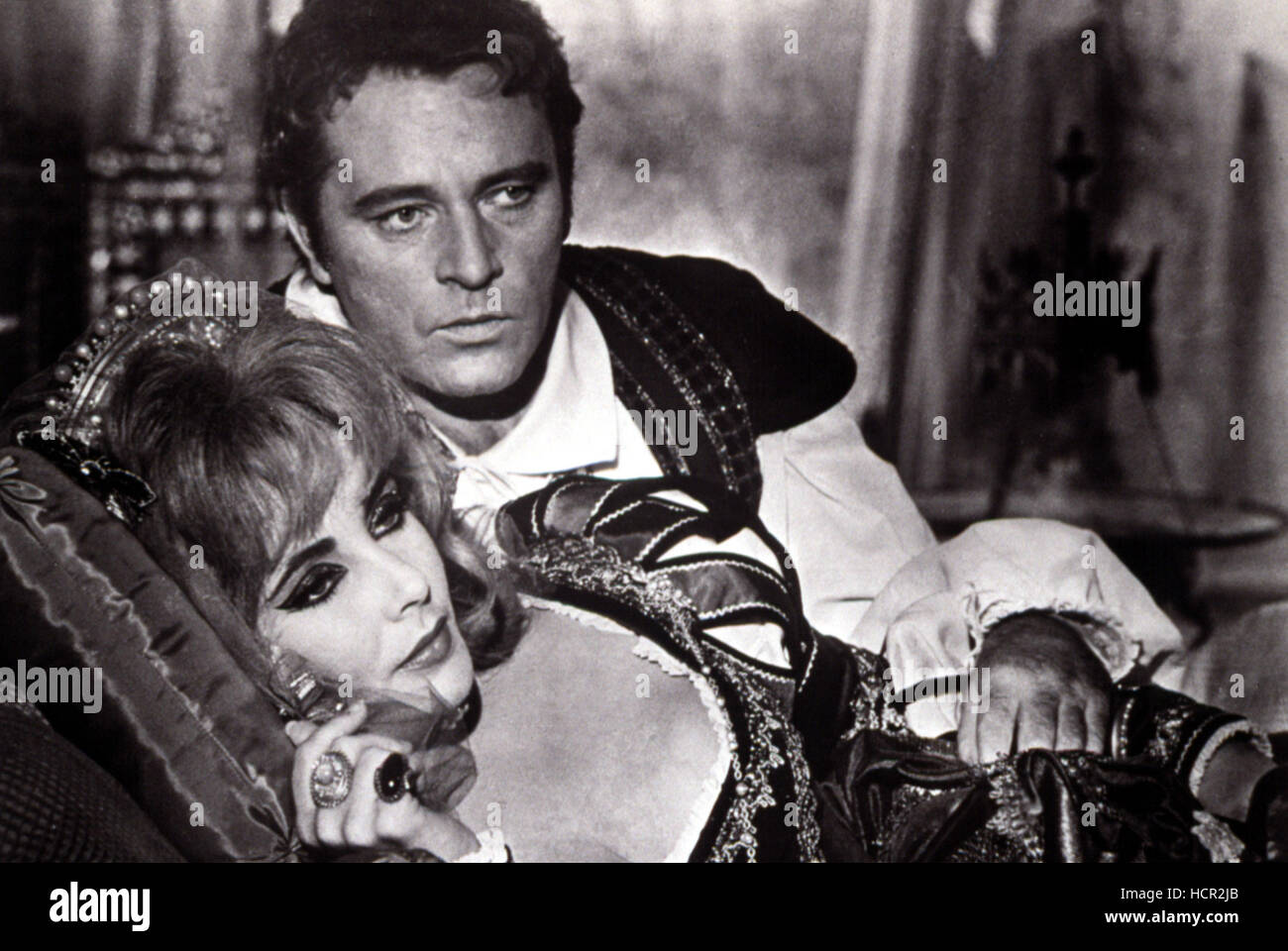 DOCTOR FAUSTUS, 1967 Elizabeth Taylor, Richard Burton Stock Photo - Alamy