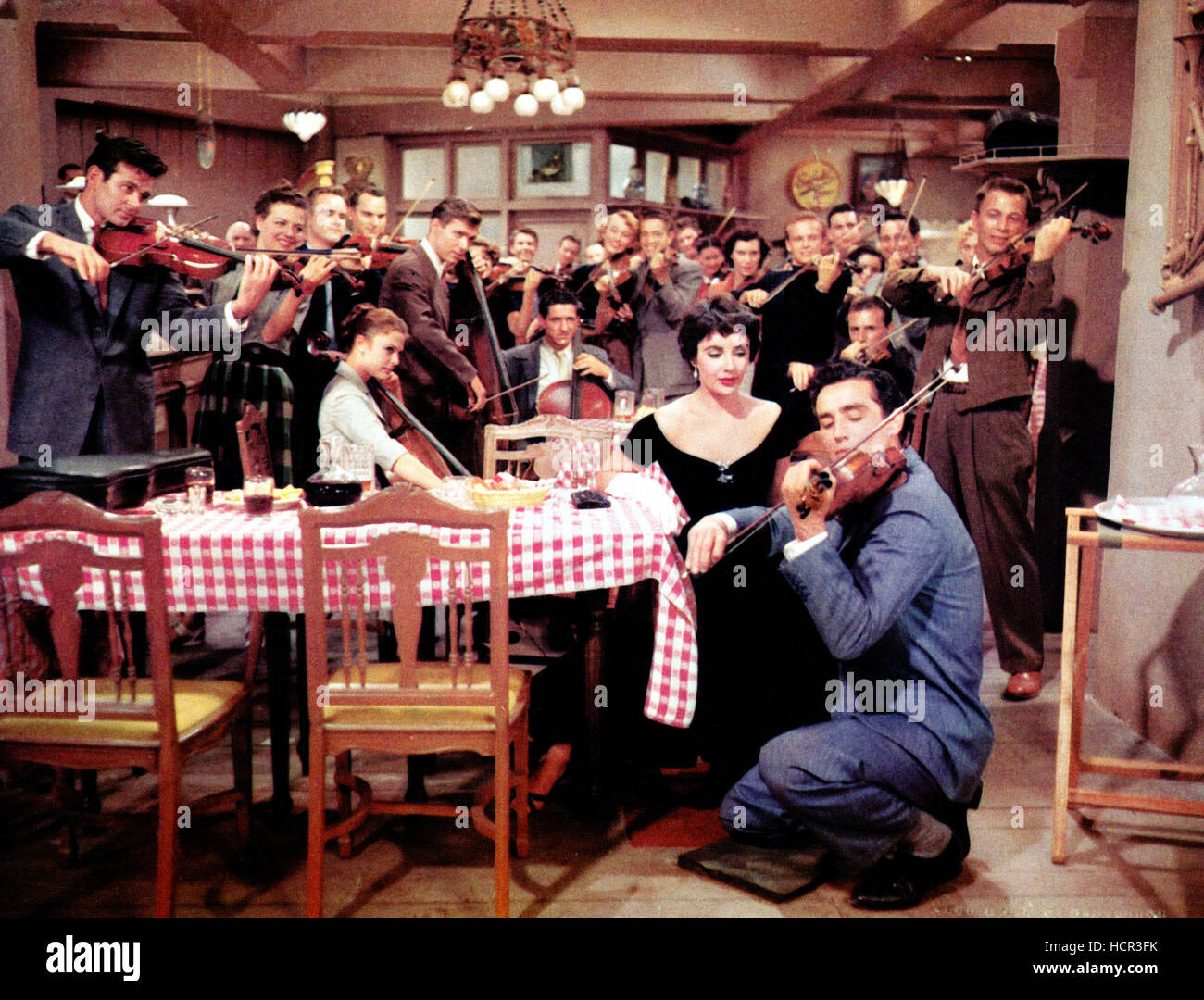 RHAPSODY, Elizabeth Taylor, Vittorio Gassman, 1954 Stock Photo - Alamy
