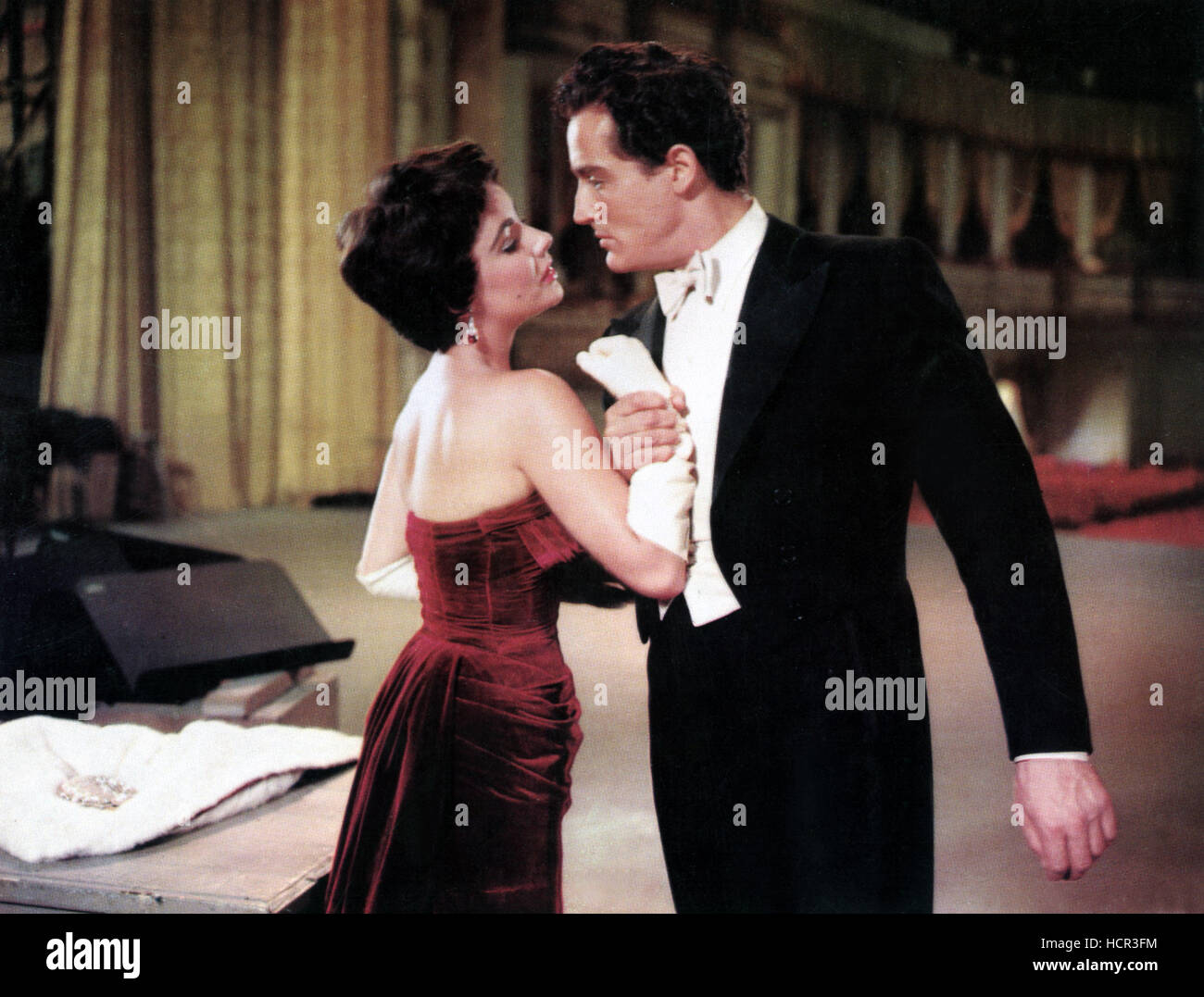 RHAPSODY, Elizabeth Taylor, Vittorio Gassman, 1954 Stock Photo - Alamy