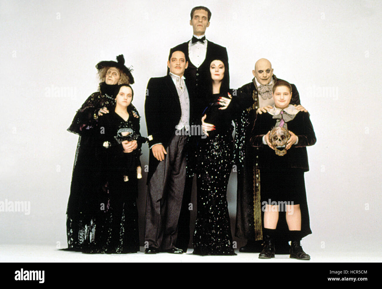 ADDAMS FAMILY VALUES, Carol Kane, Christina Ricci, Raul Julia, Carel ...