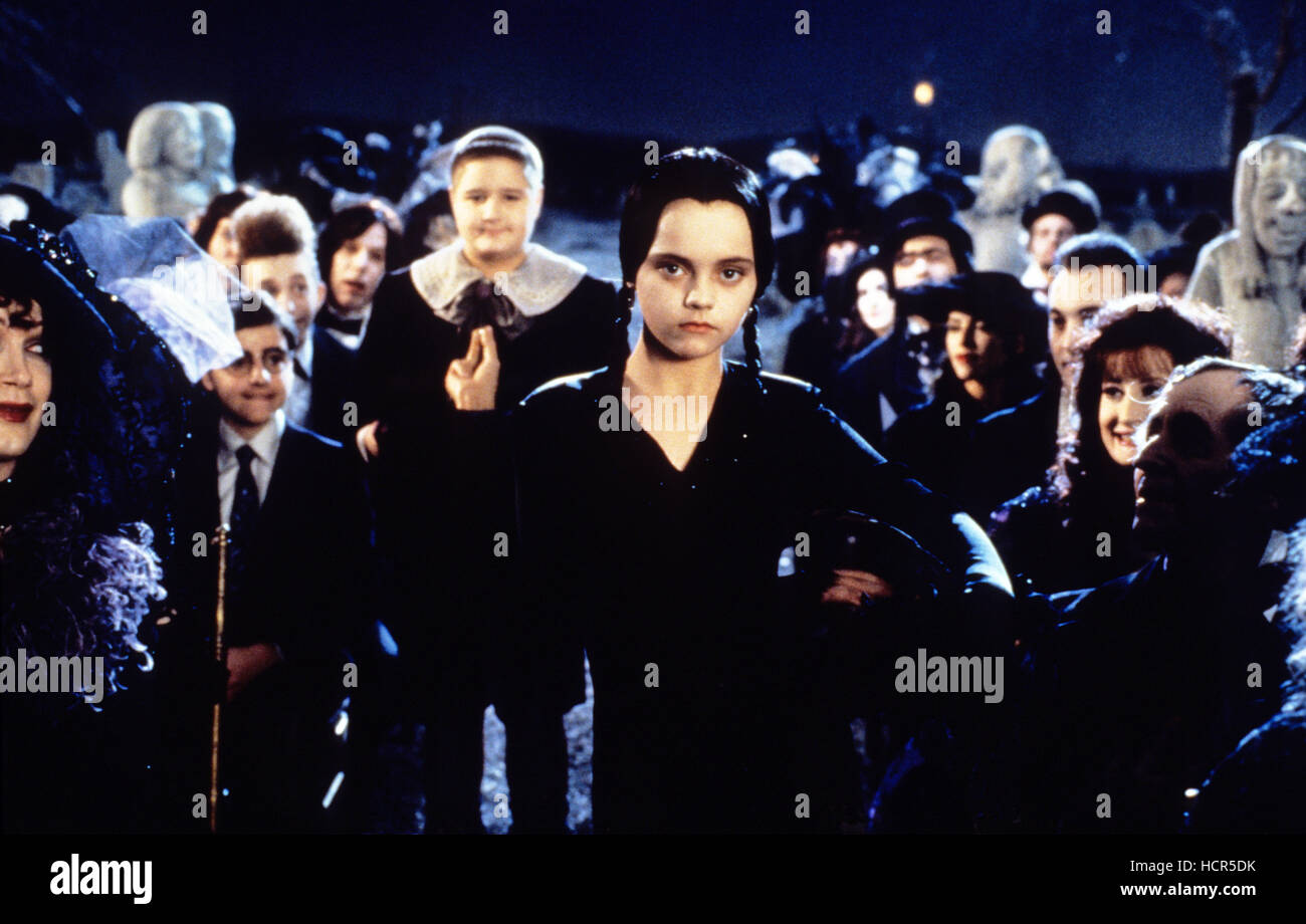 ADDAMS FAMILY VALUES, Christina Ricci (standing front), Jimmy Workman ...