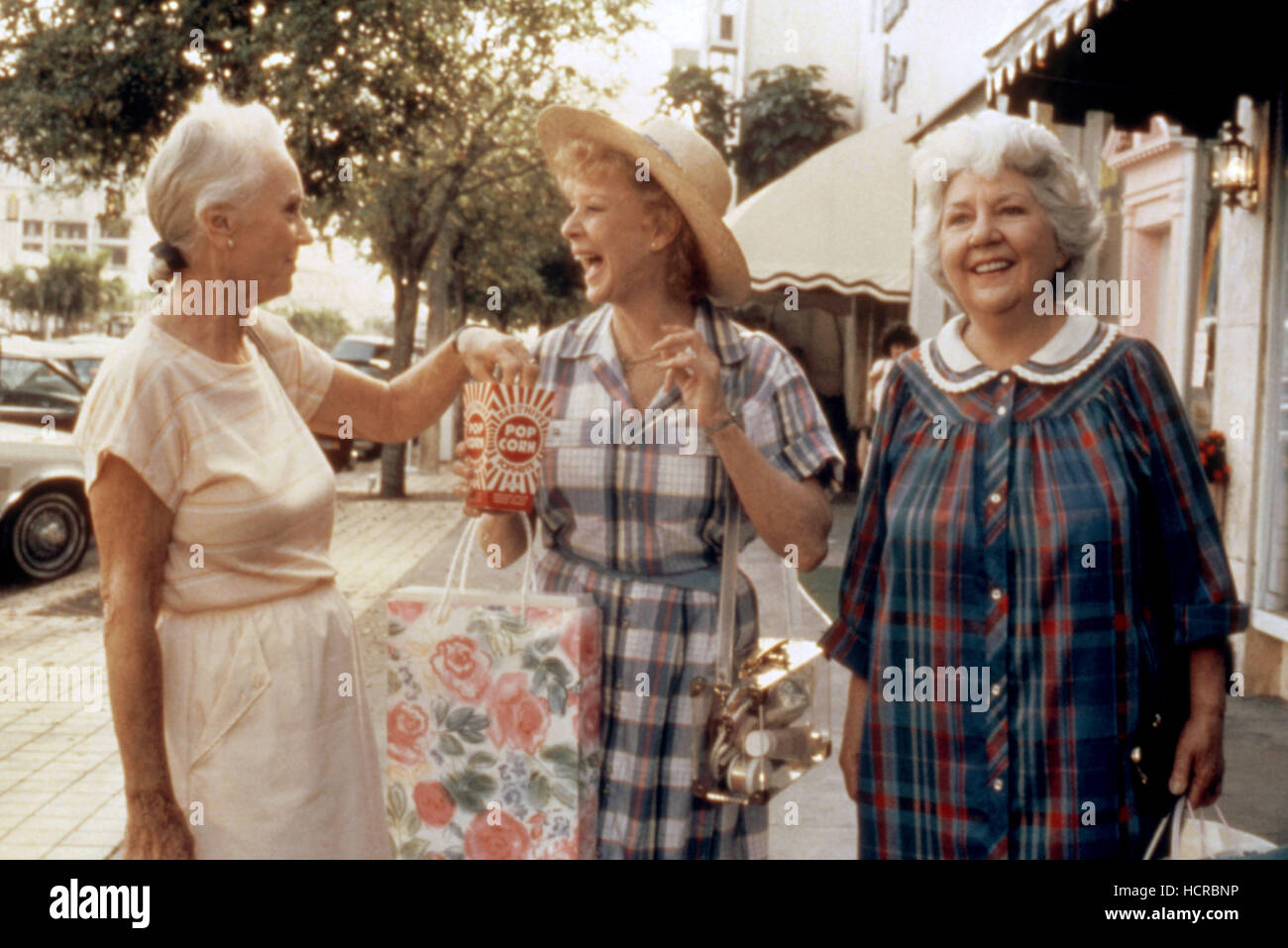COCOON: THE RETURN, Jessica Tandy, Gwen Verdon, Maureen Stapleton, 1988 ...