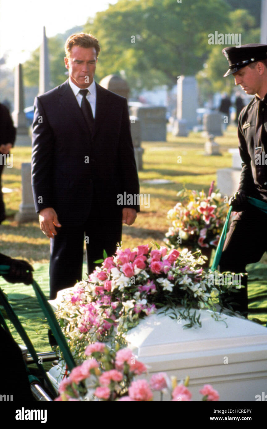 COLLATERAL DAMAGE, Arnold Schwarzenegger, 2002 (c) Warner Brothers ...